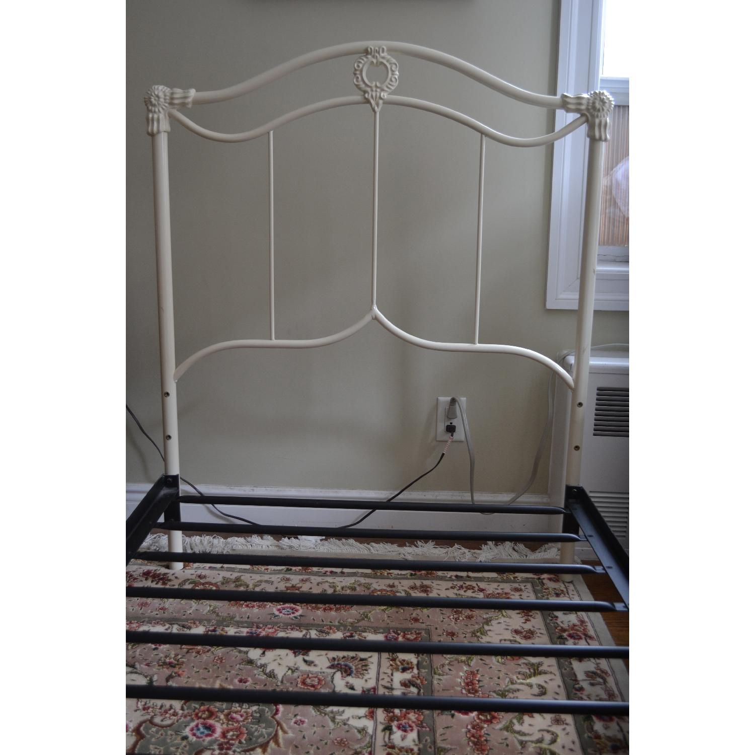 Two Twin Wrought Iron Beds Aptdeco