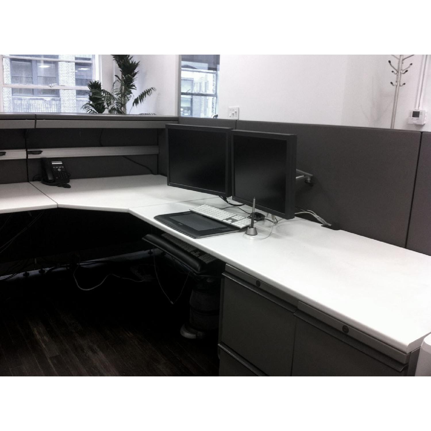 Knoll Office Cubicle - AptDeco