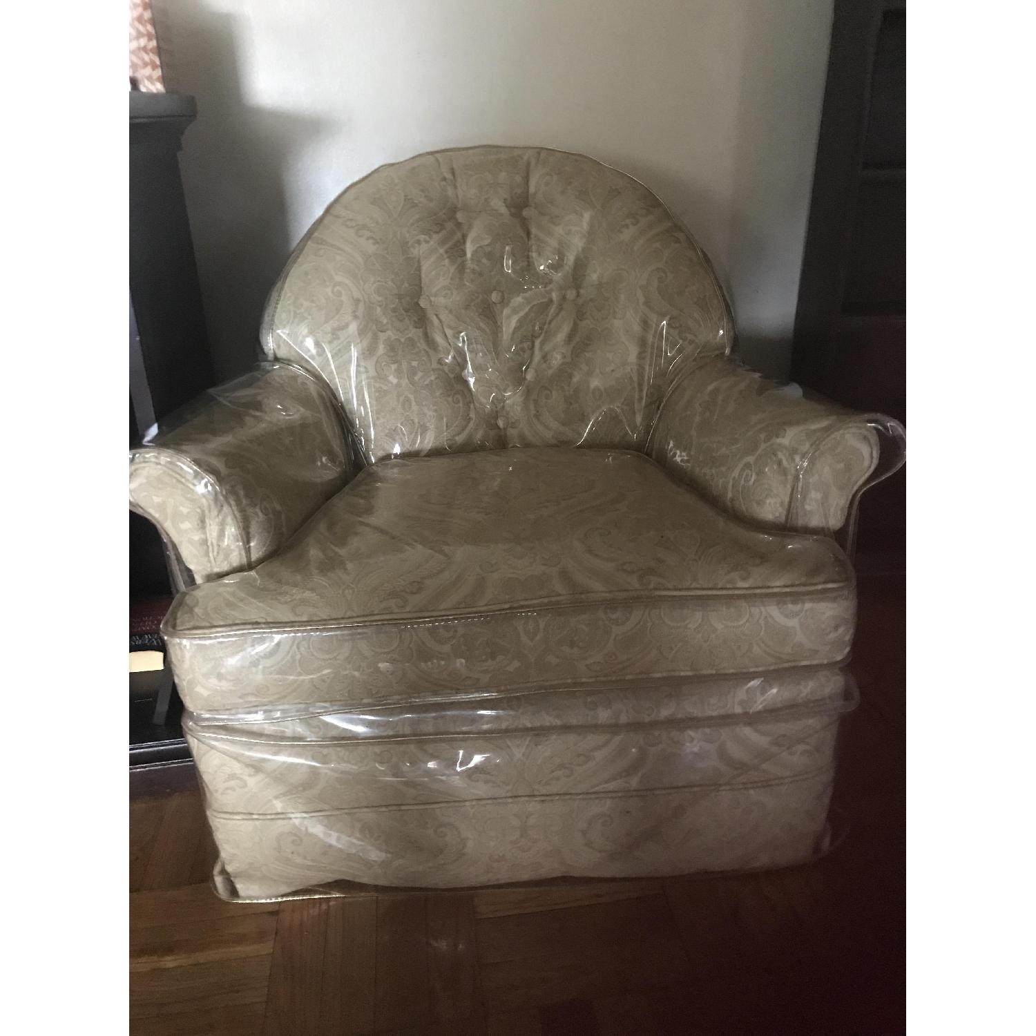 Cream Color Accent Chairs - AptDeco