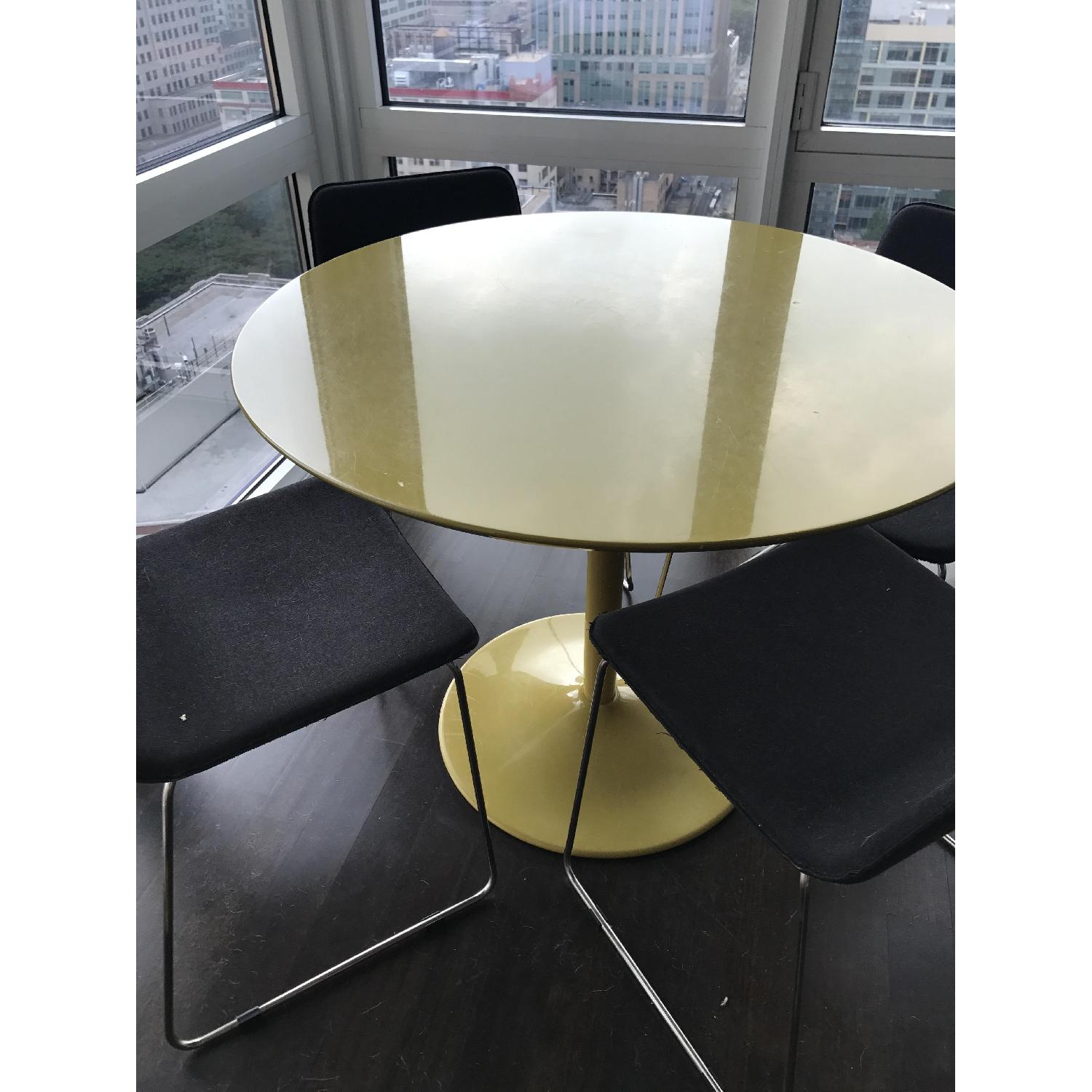 CB2 Round Dining Table w/ 4 Chairs - AptDeco