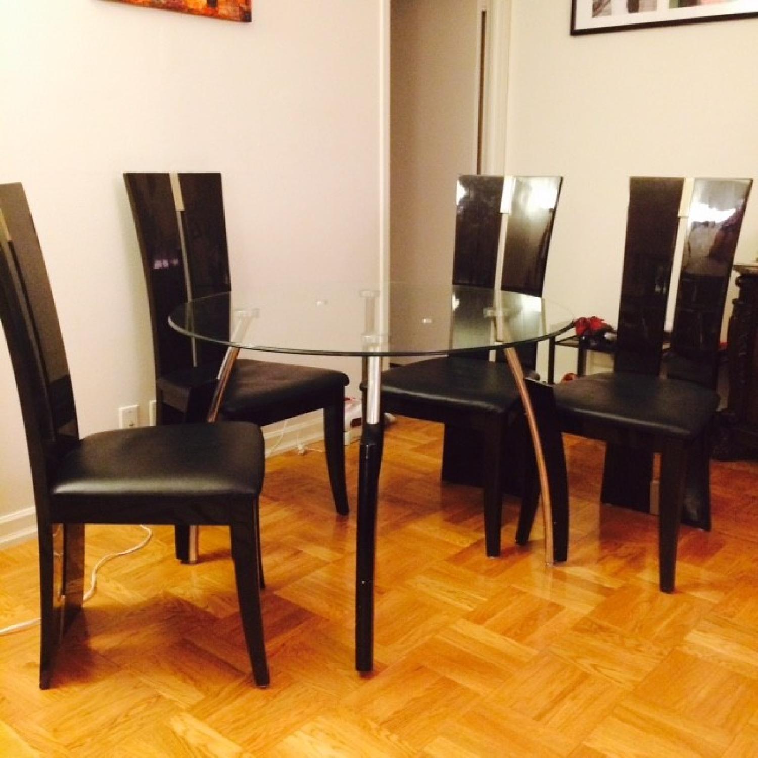 Round Glass Dining Table w/ 4 Chairs - AptDeco