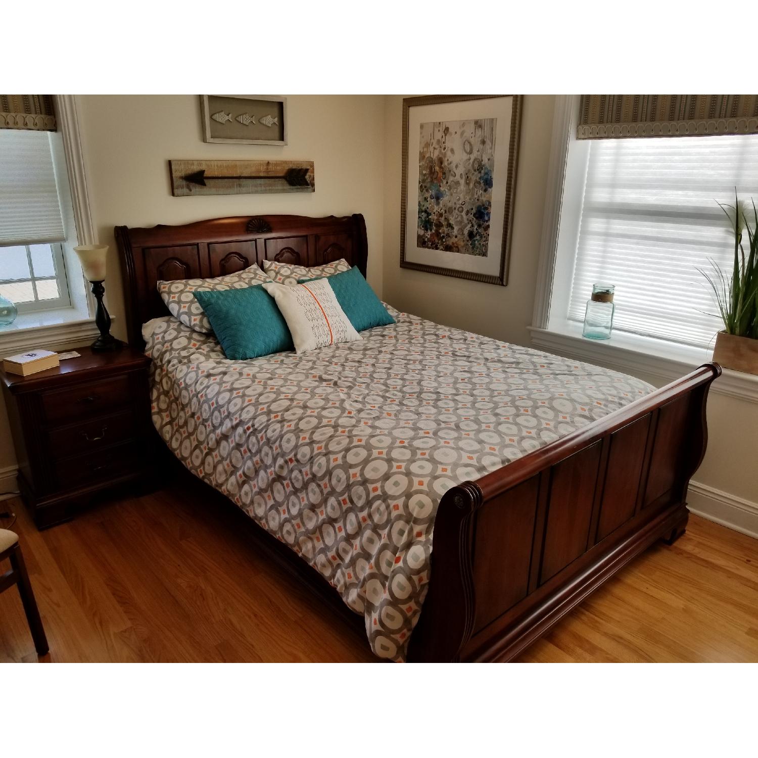 Bob's Solid Wood Sleigh Bed - AptDeco