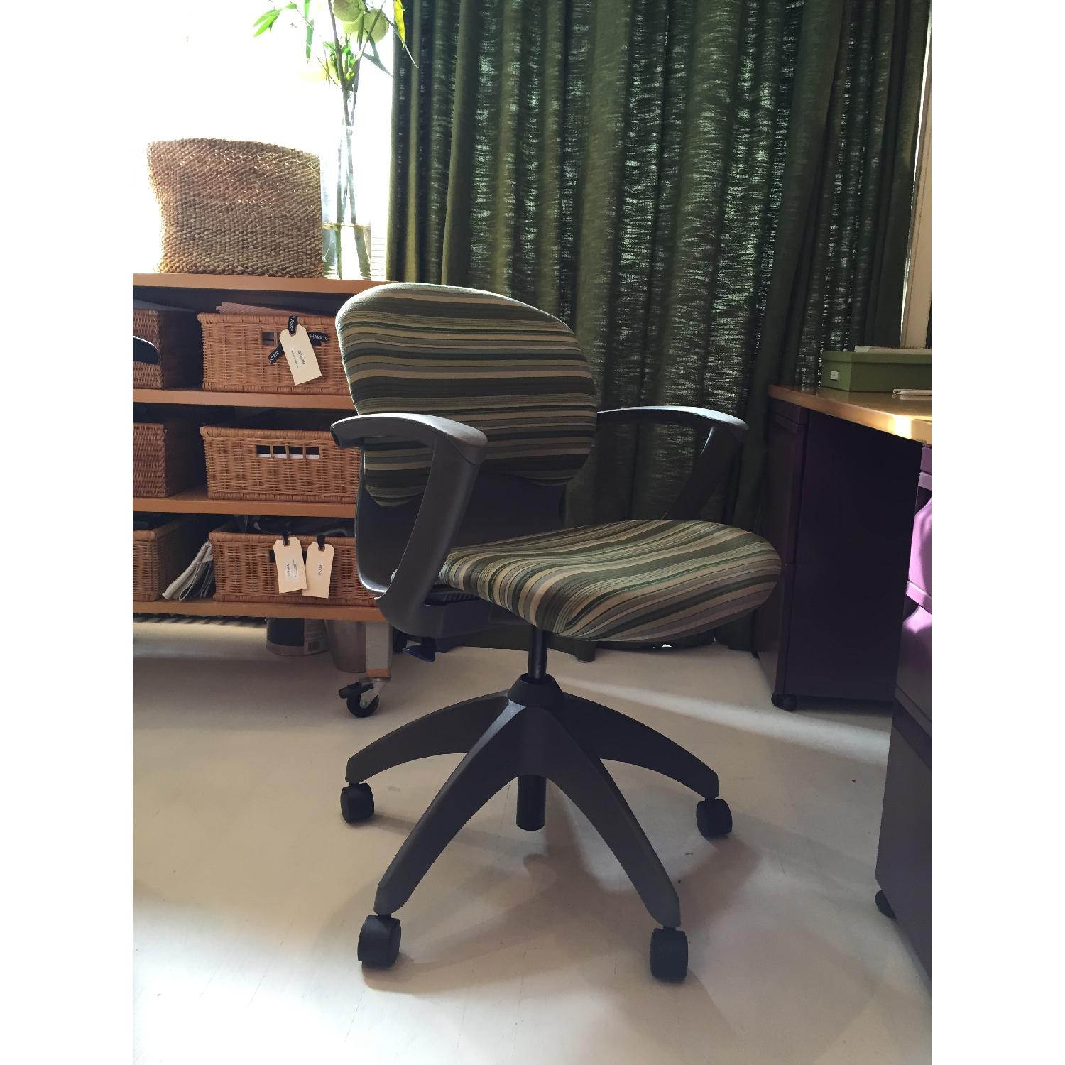 Knoll Task Chair w/ Custom Upholstery - AptDeco