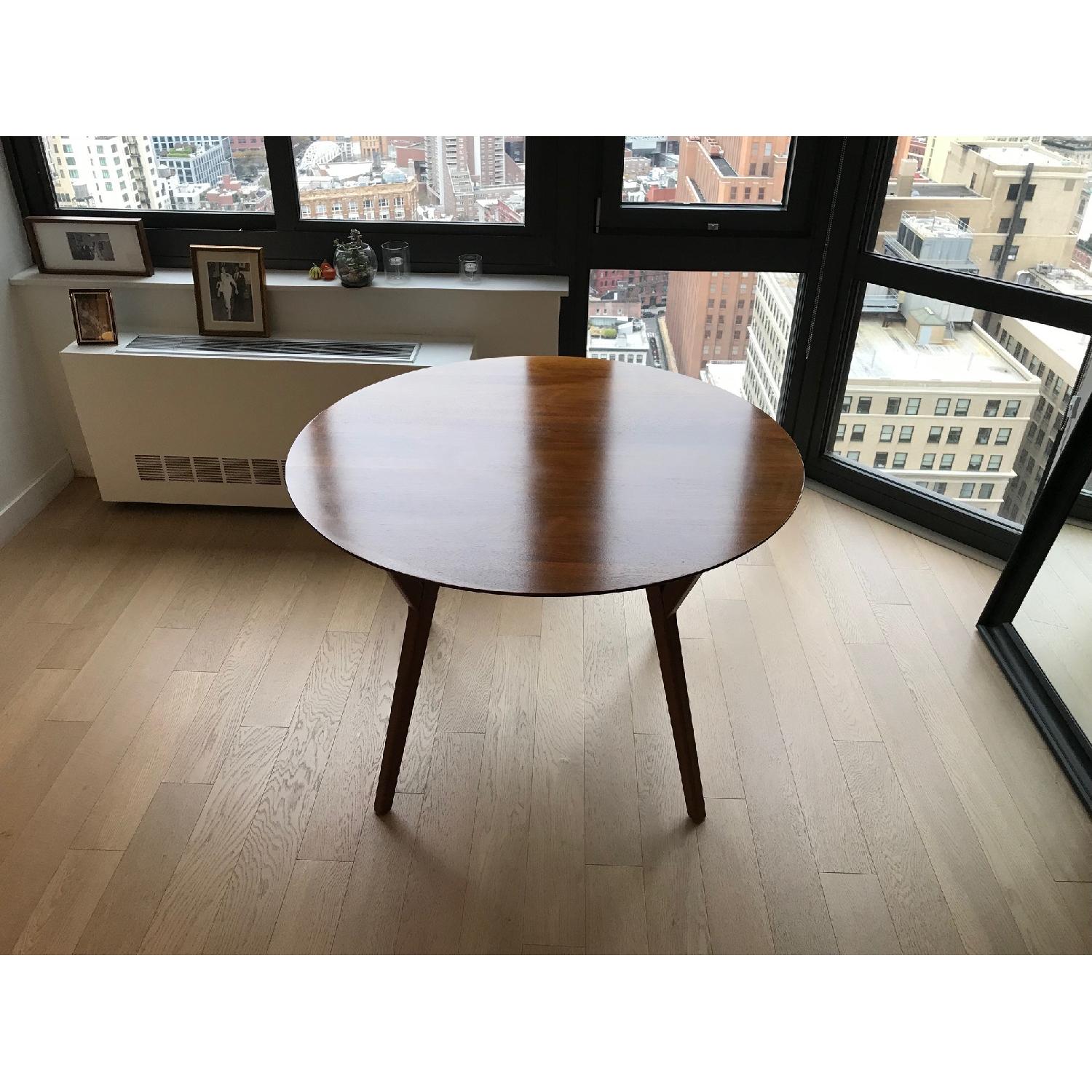 West Elm Parker Mid-Century Round Dining Table - AptDeco