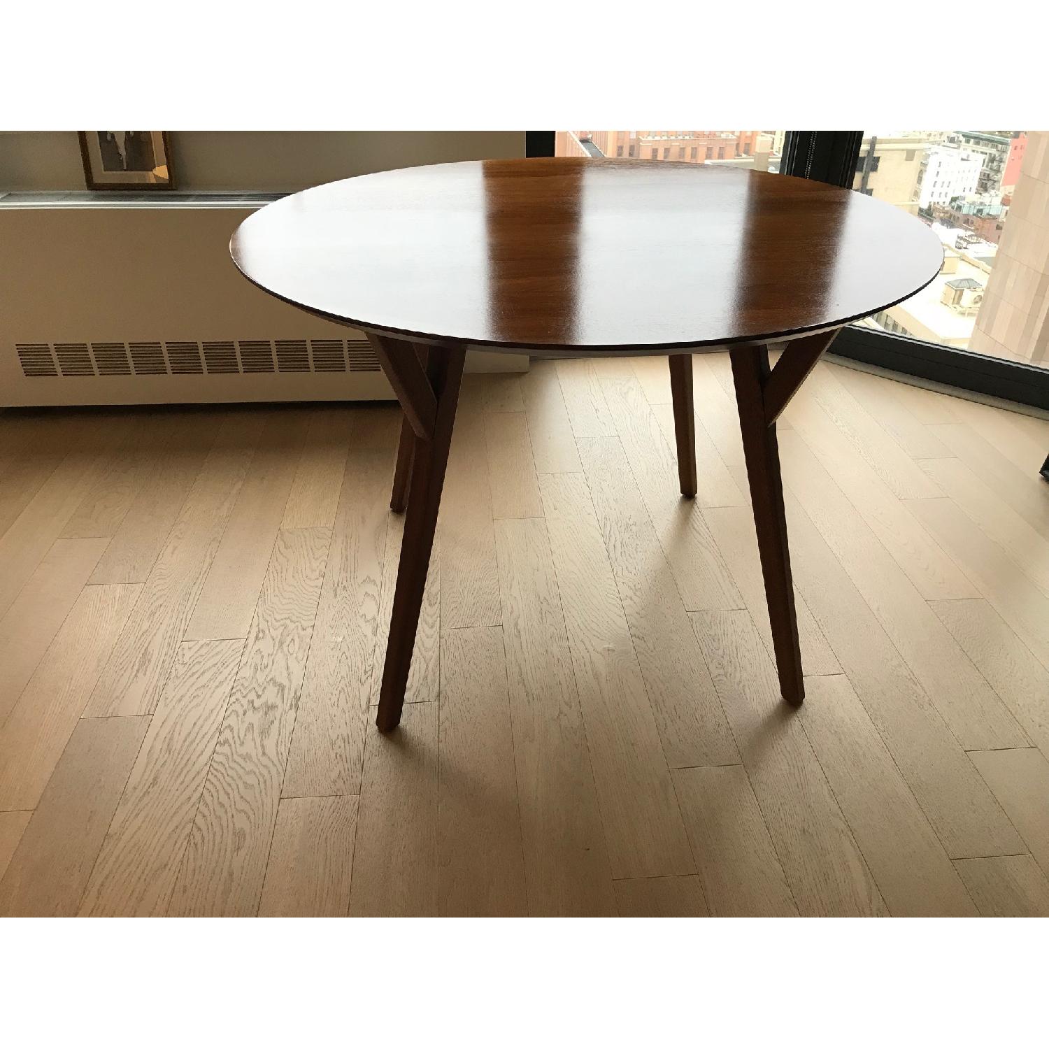 West Elm Parker Mid-Century Round Dining Table - AptDeco
