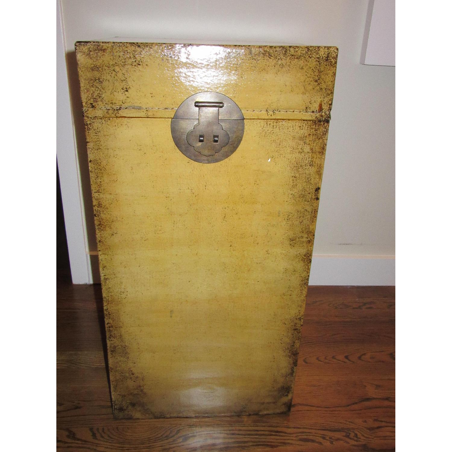 Vertical Storage Trunk - AptDeco