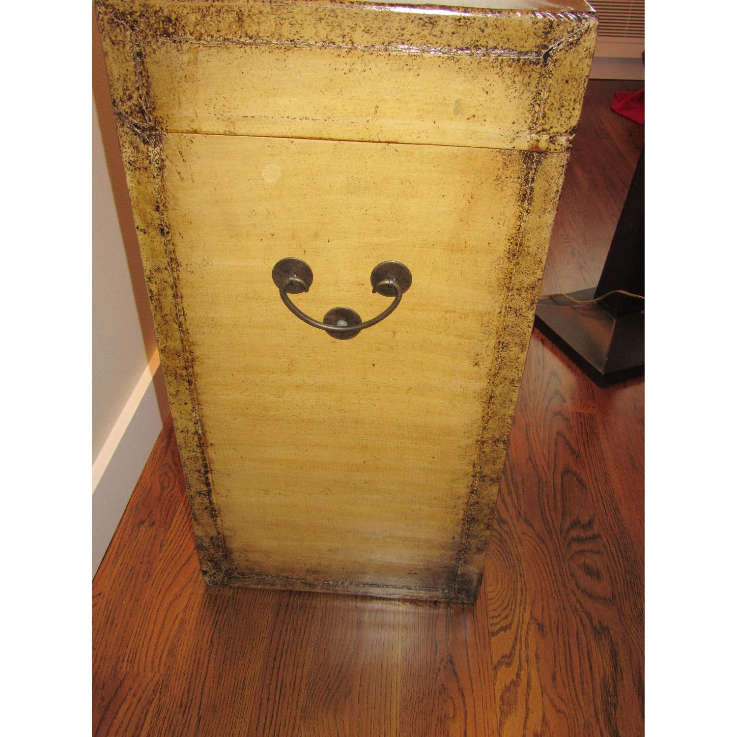 Vertical Storage Trunk - AptDeco