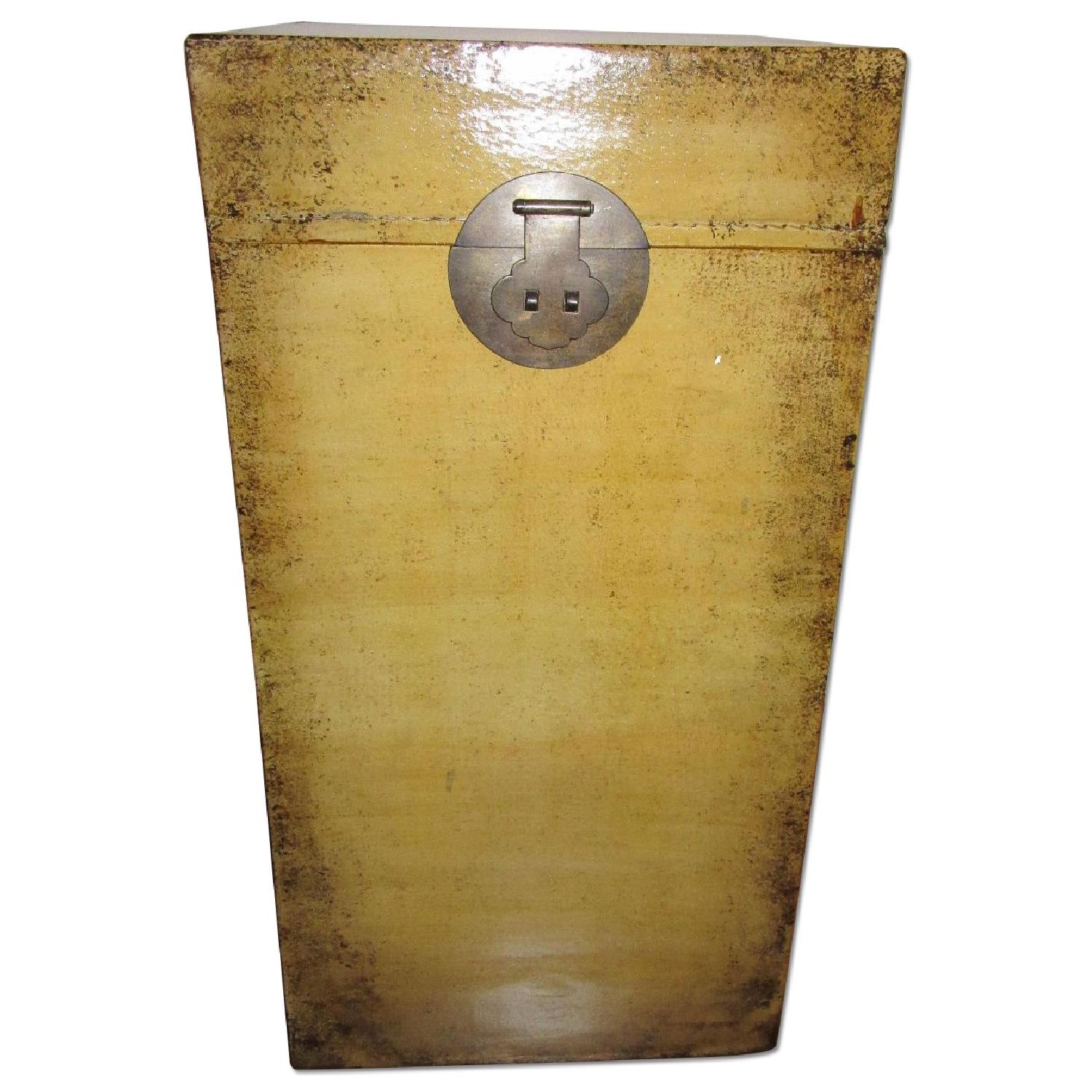 Vertical Storage Trunk - AptDeco