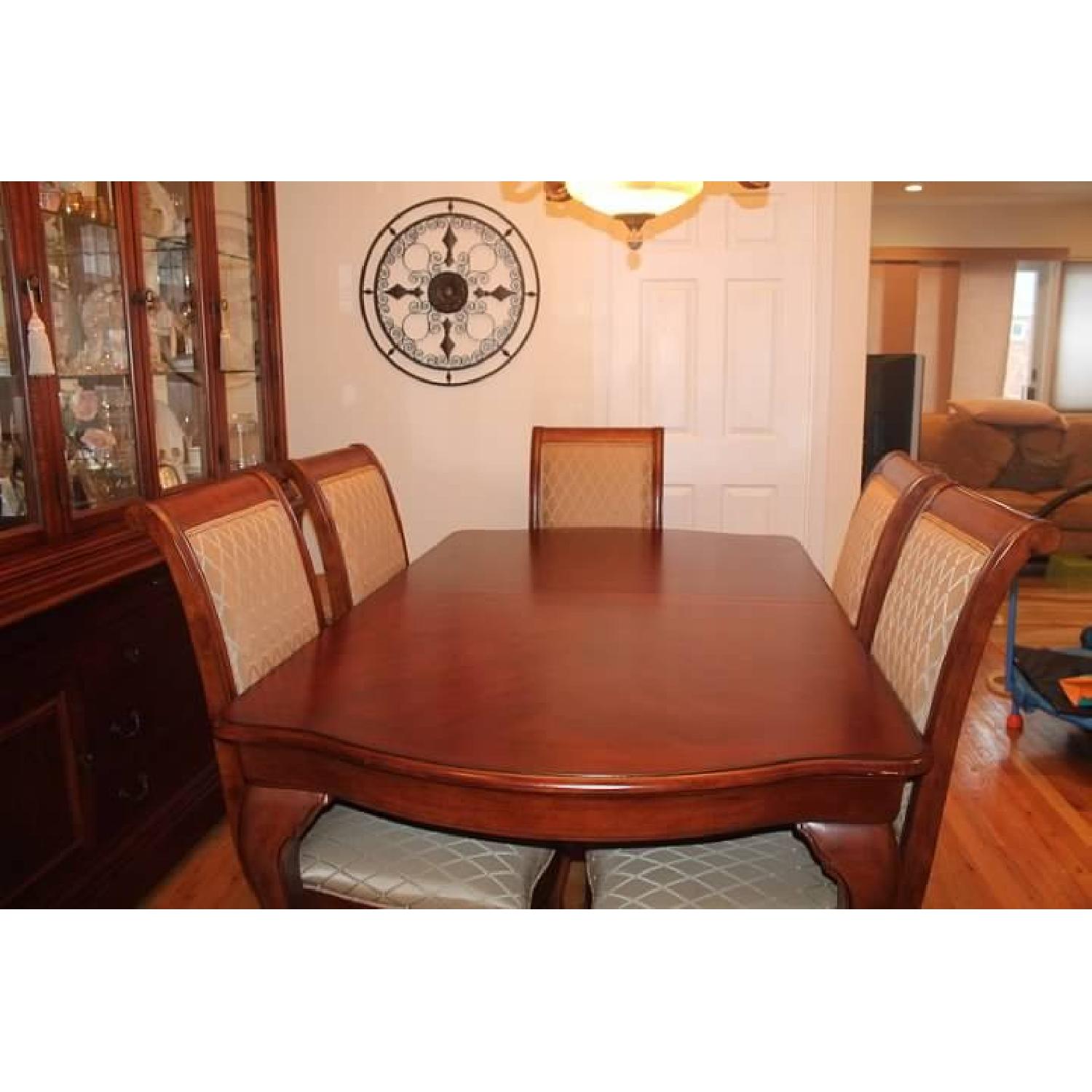 Thomasville 8 Piece DIning Set - AptDeco