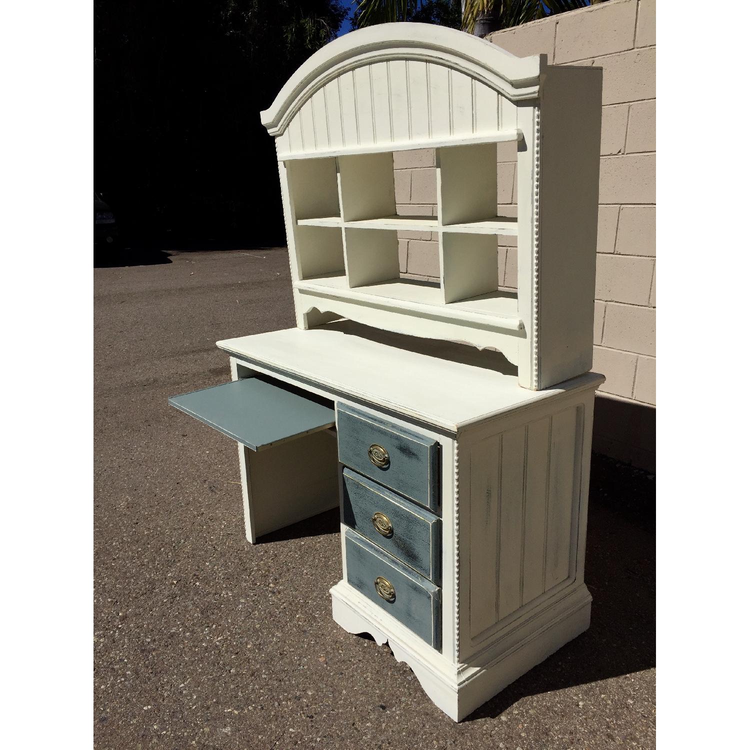Cottage Style Desk w/ Hutch - AptDeco