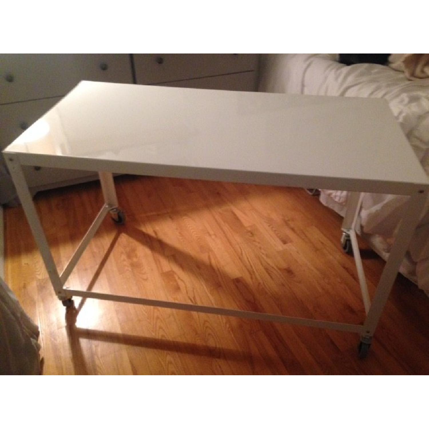CB2 Go-Cart White Rolling Desk - AptDeco