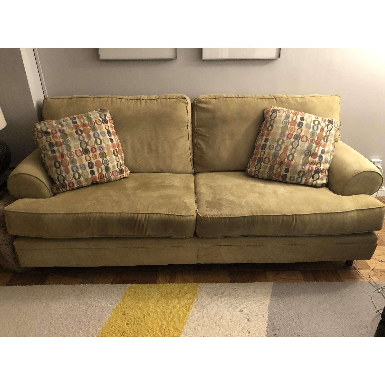 Raymour & Flanigan Broyhill Queen Sleeper Sofa - AptDeco