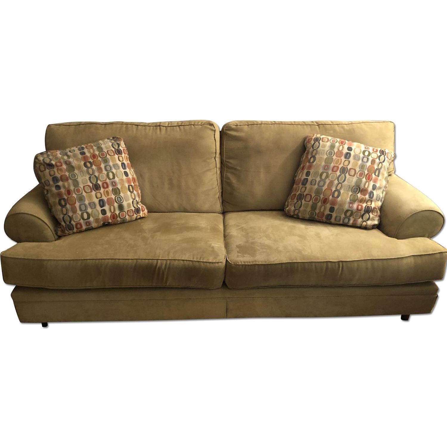 Raymour & Flanigan Broyhill Queen Sleeper Sofa - AptDeco