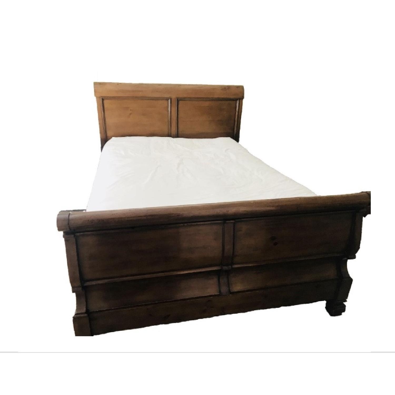Baker Milling Road Queen Size Sleigh Bed