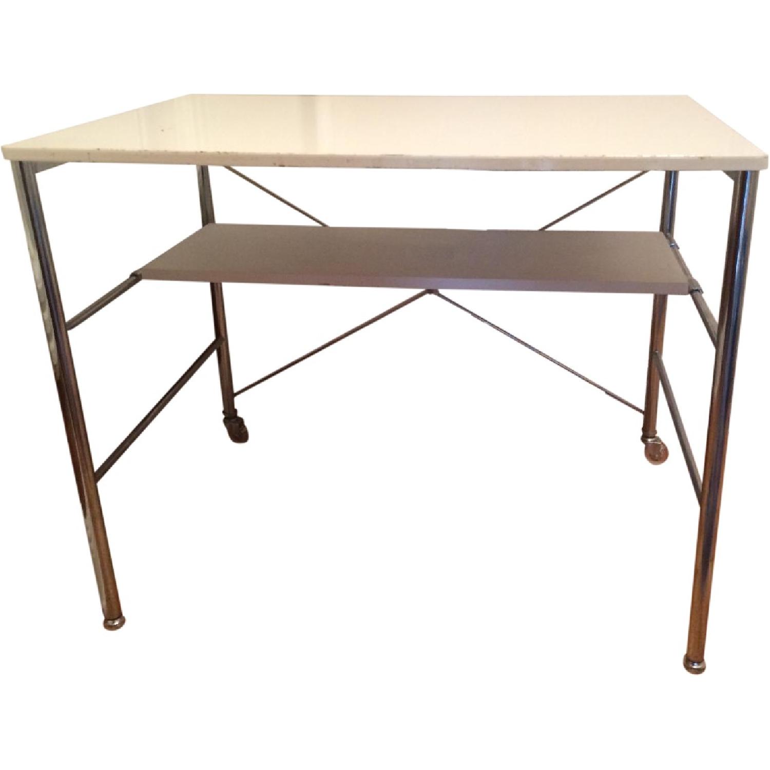 A&G Merch White Desk - AptDeco