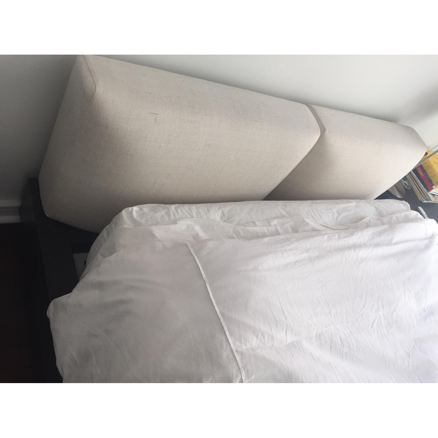 Poliform Arca Queen Size Bed - AptDeco