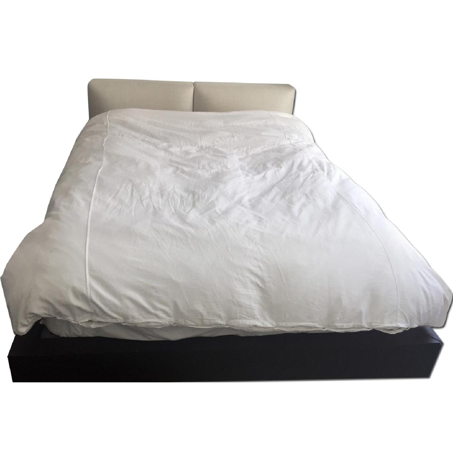 Poliform Arca Queen Size Bed - AptDeco