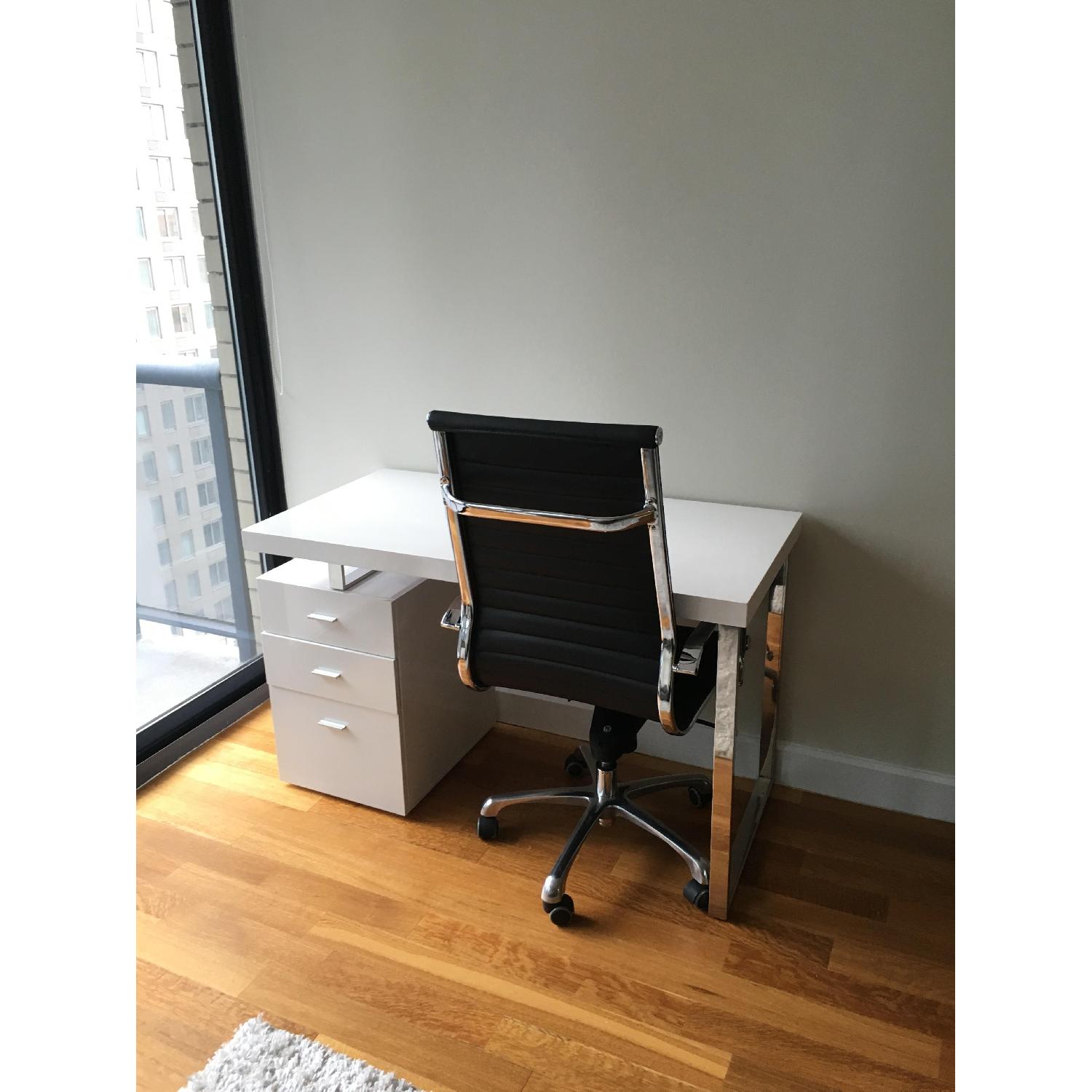 White Reversible Office Desk - AptDeco