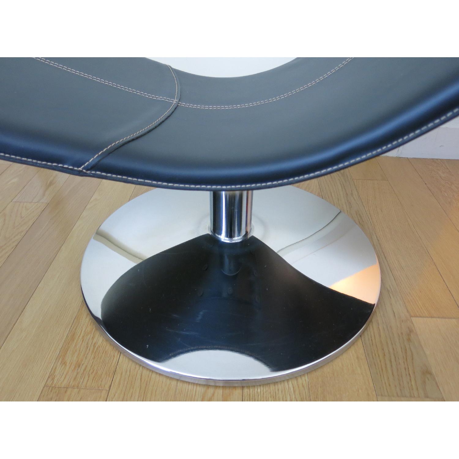 Black Leather & Chrome Chaise Lounge - AptDeco