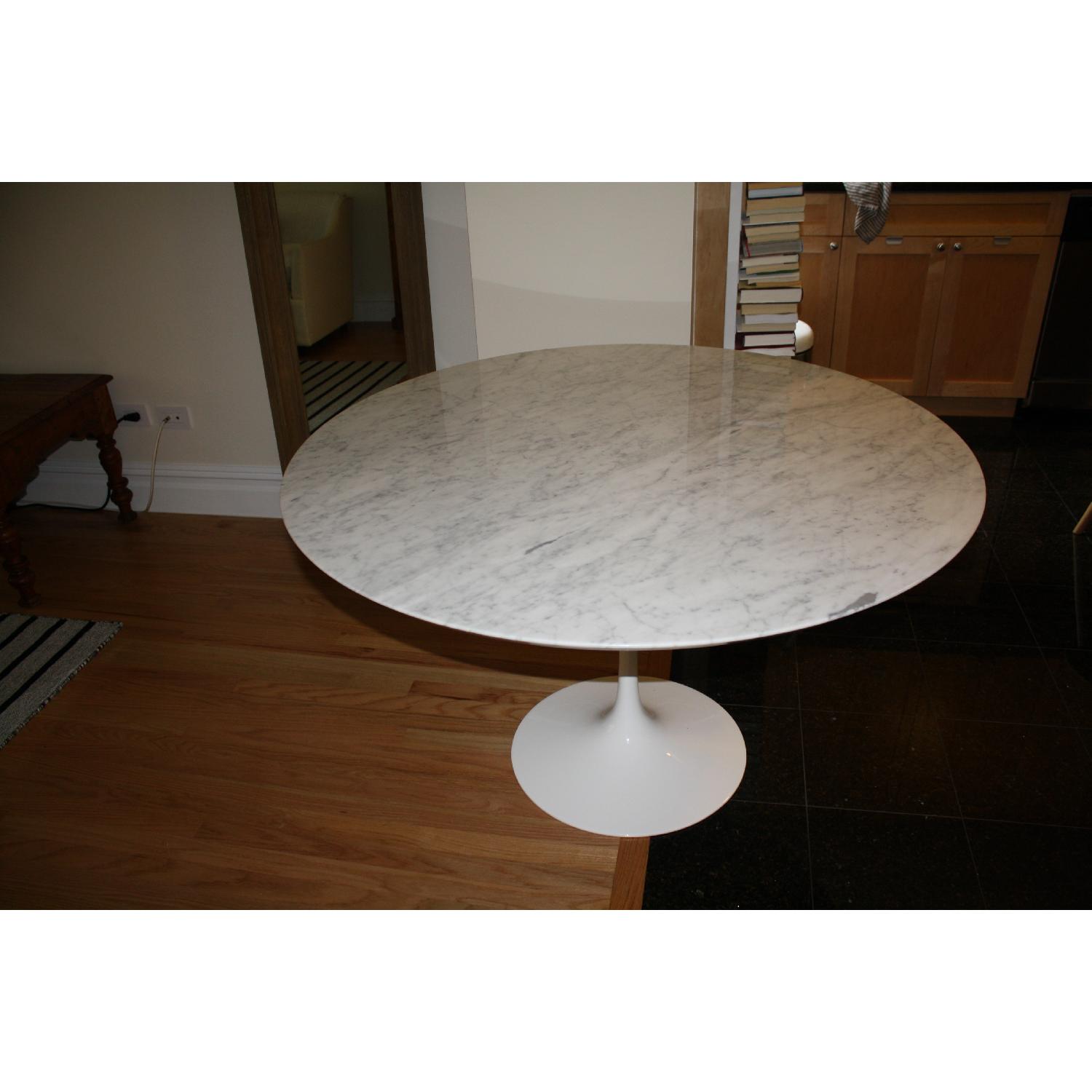 Room & Board Saarinen Round Dining Table - AptDeco