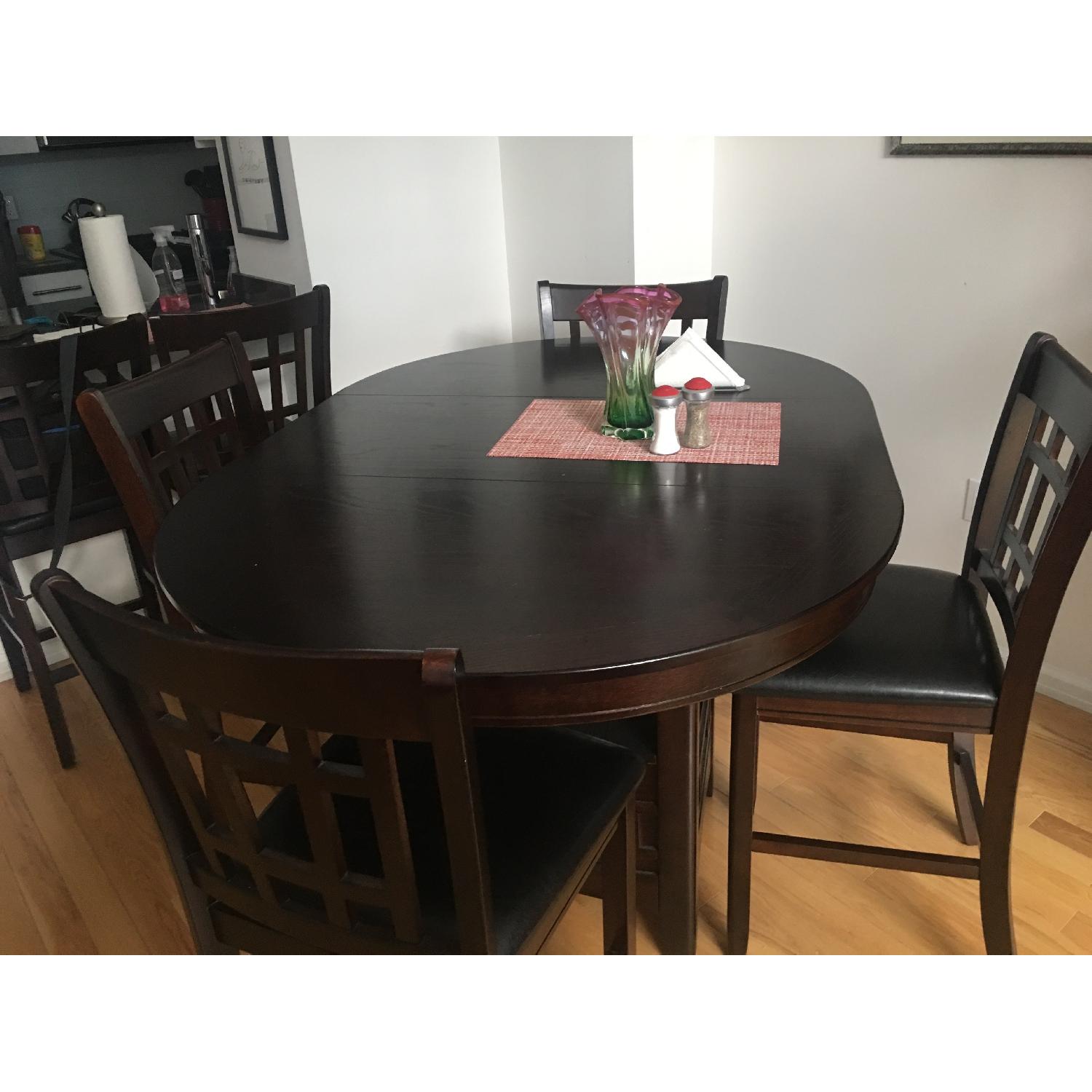 Oval to Round Expandable Dining Table - AptDeco