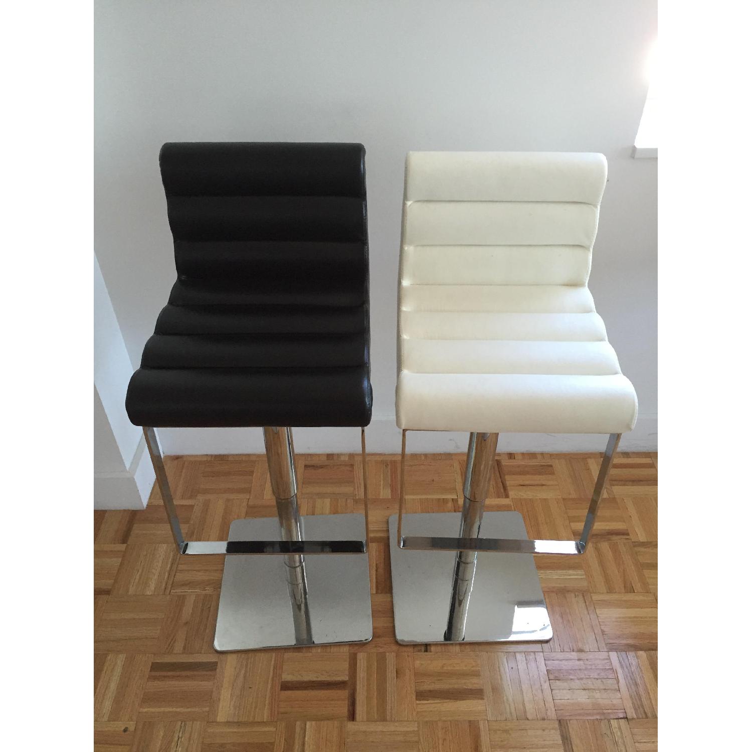 Modani Glass Modern Bar Table w/ 3 Leather Chairs - AptDeco