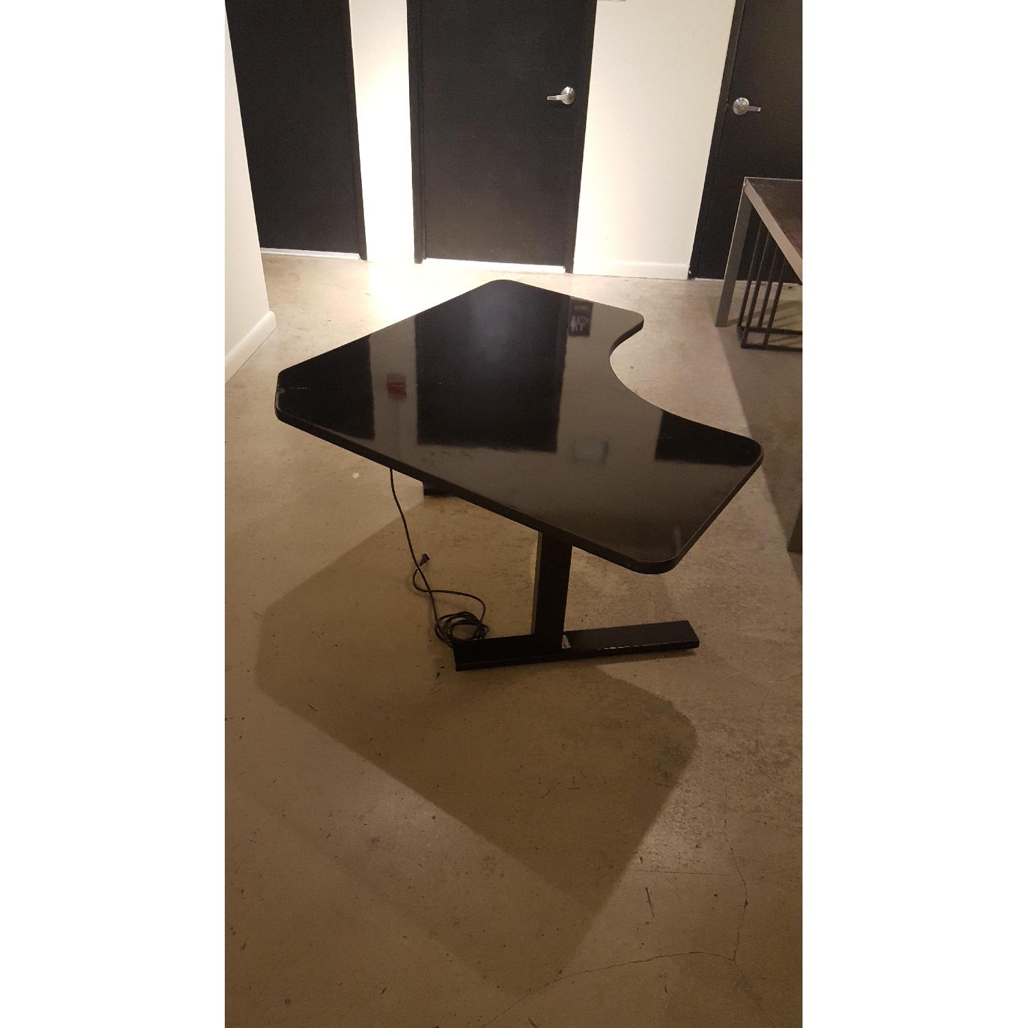 Adjustable Hydraulic Desk - AptDeco