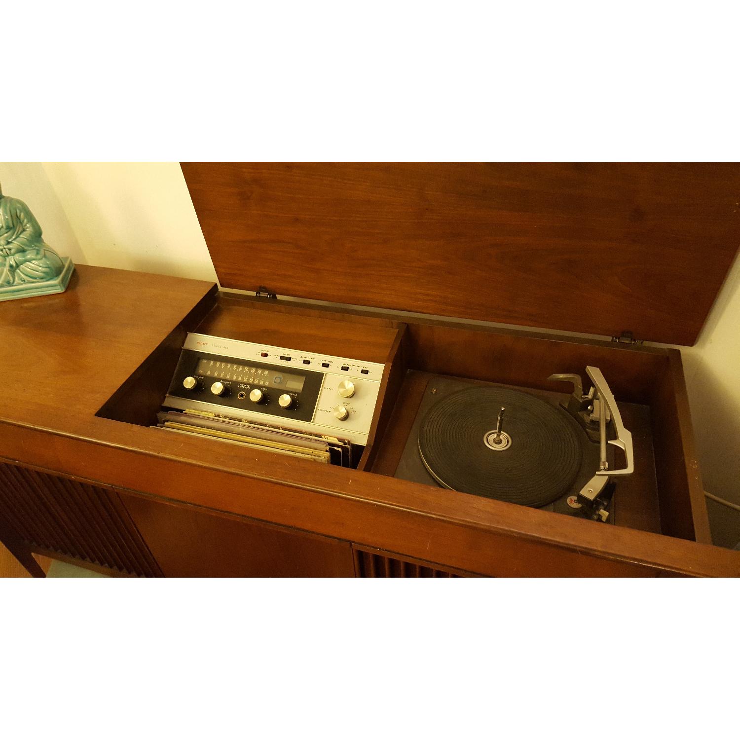 Vintage Record Player/Side Table - AptDeco