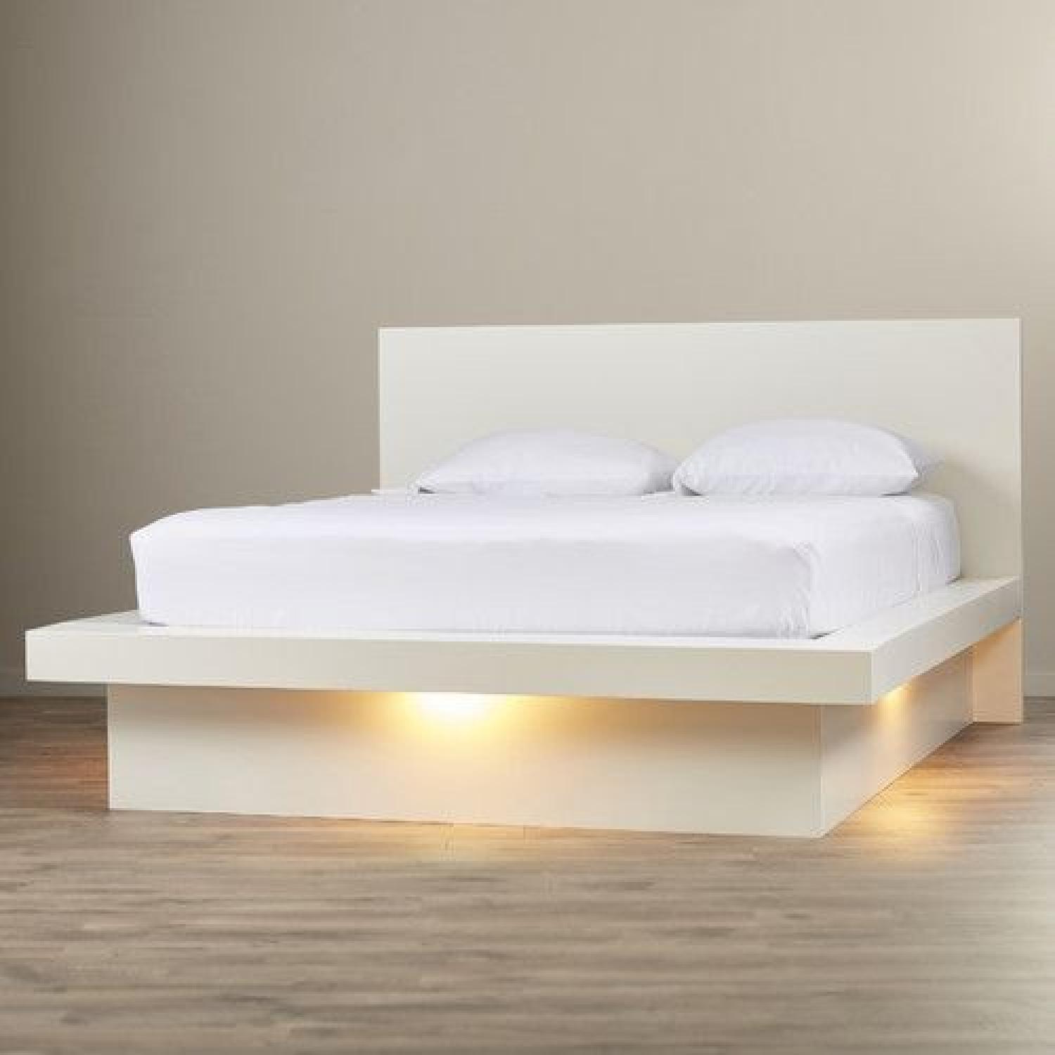 Wade Logan Ben Platform Bed w/ Rail Seating - AptDeco