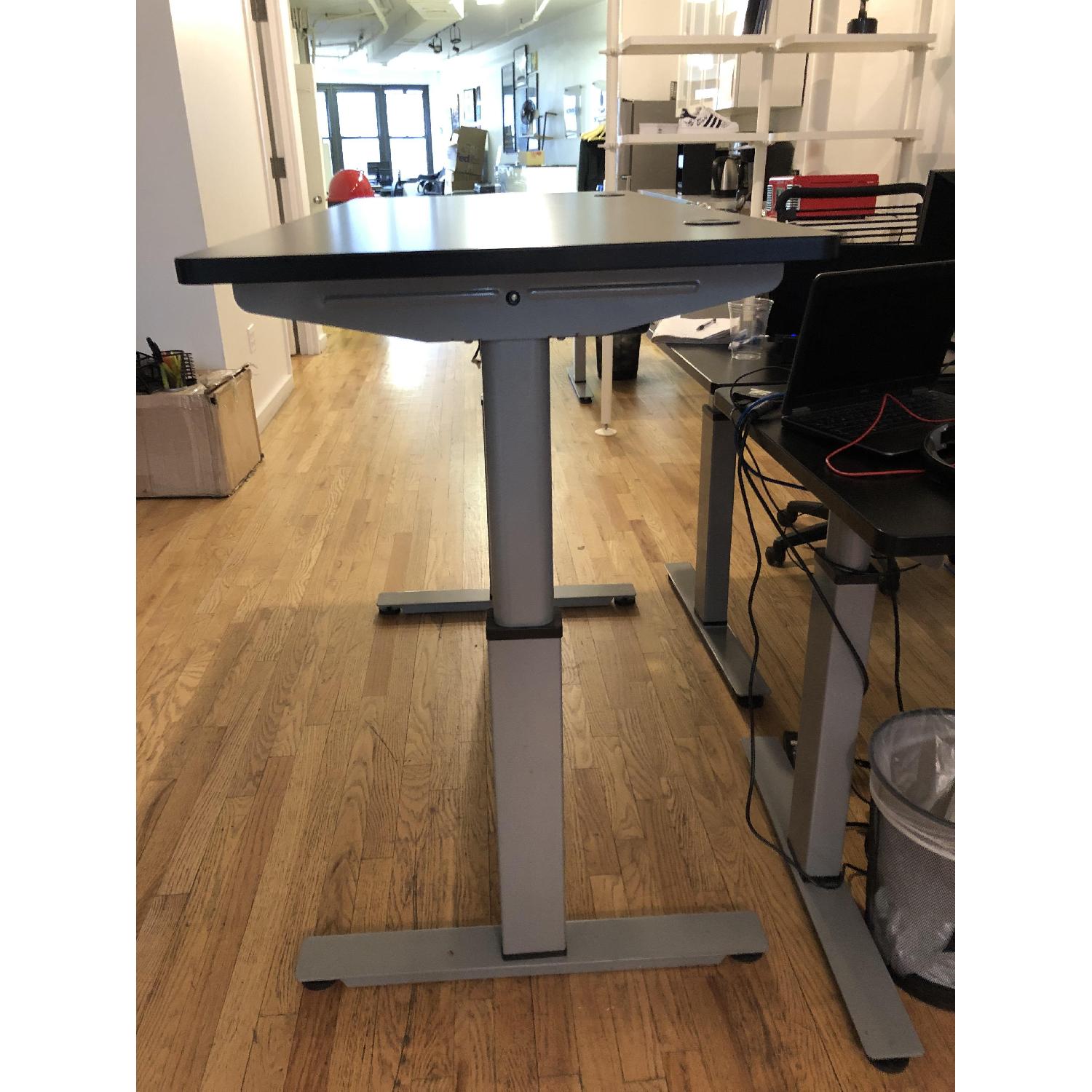 StandDesk Sit/Stand Motorized Desk w/ Built-In Power Plugs - AptDeco