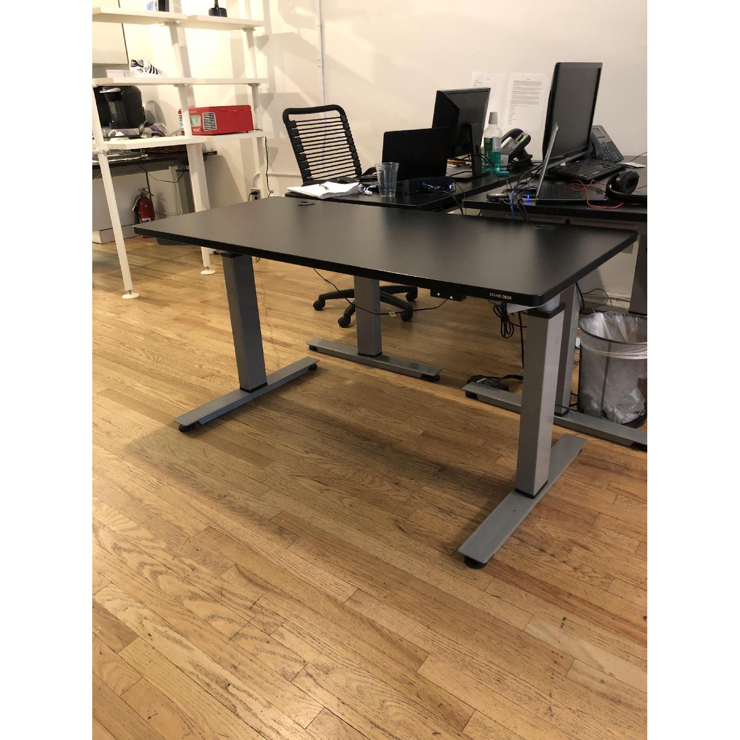 StandDesk Sit/Stand Motorized Desk w/ Built-In Power Plugs - AptDeco
