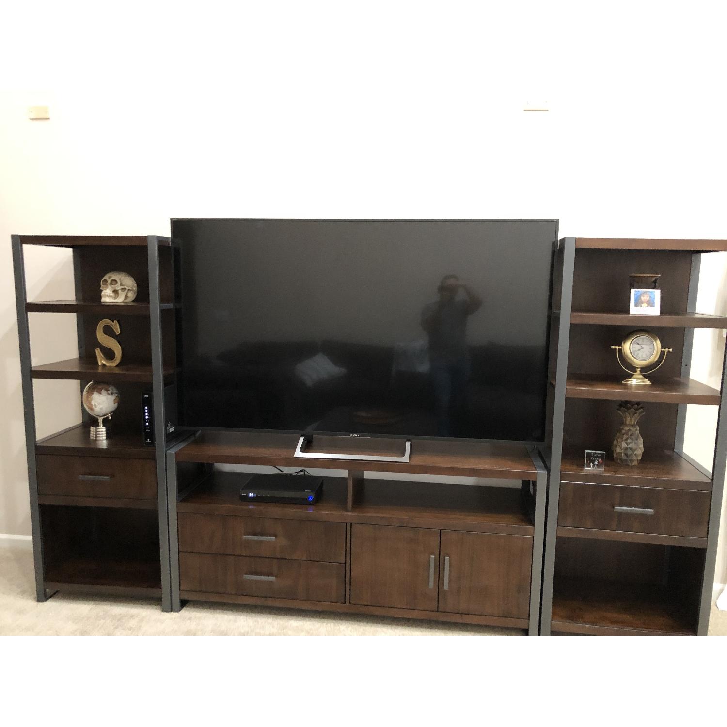 Raymour And Flanigan Entertainment Center