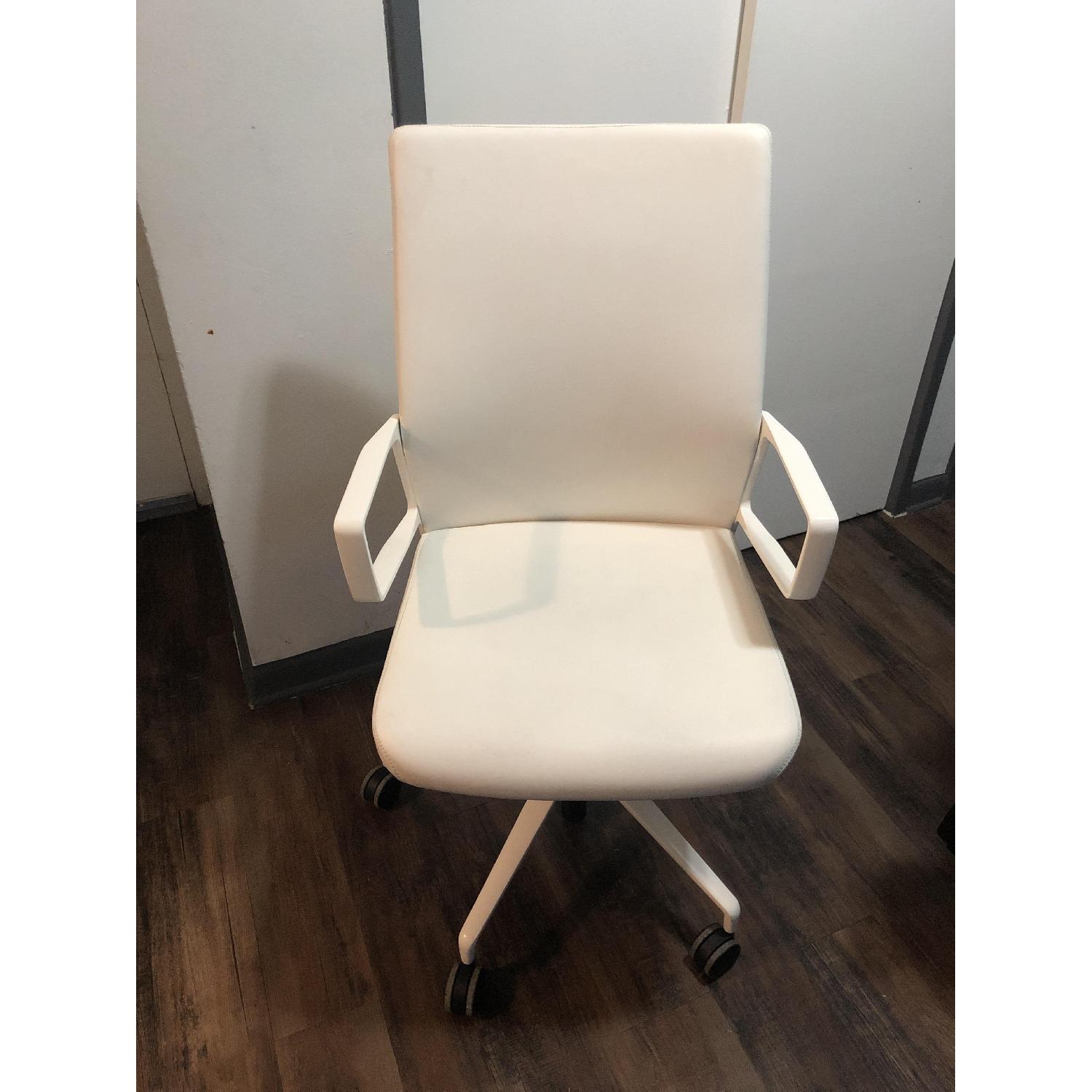 Keilhauer White Chair - AptDeco