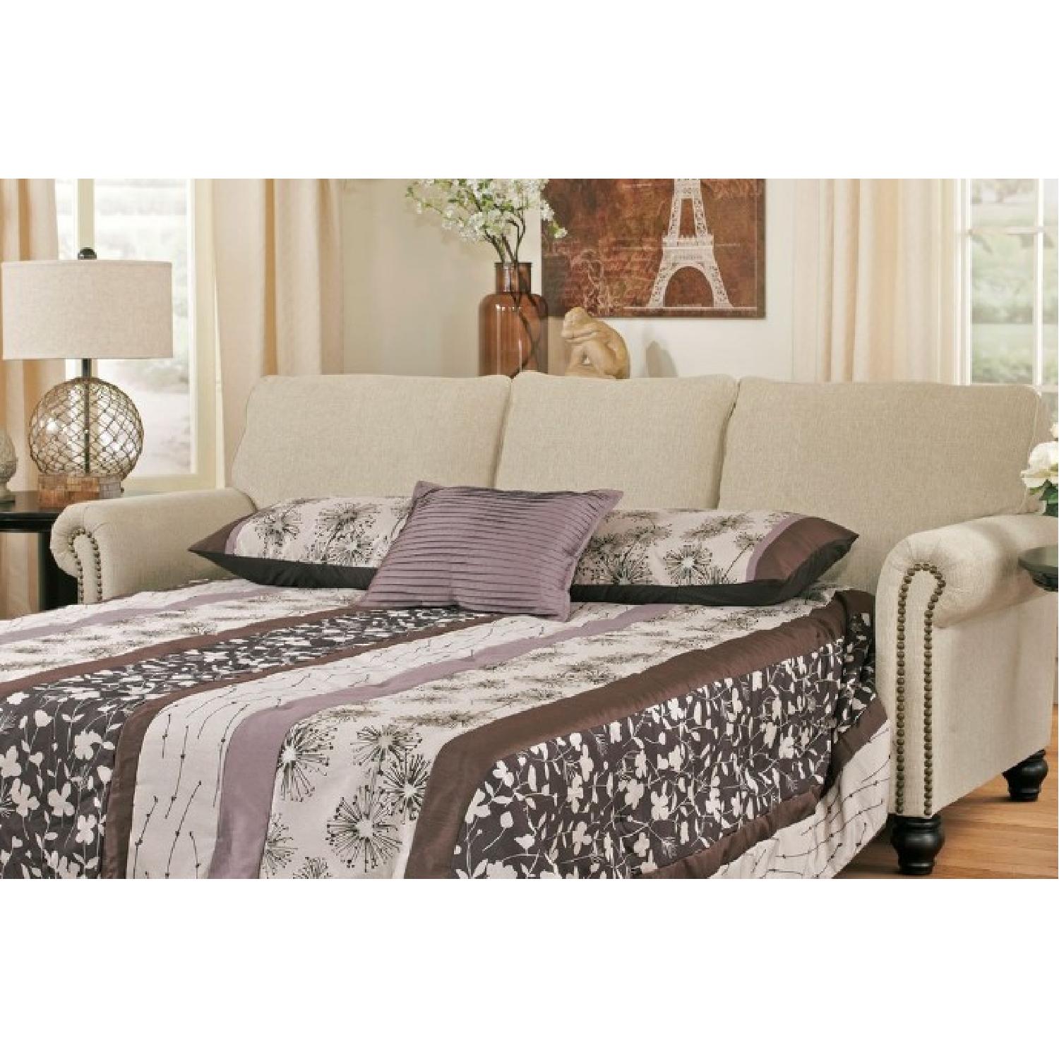 Jennifer Convertibles Queen Sleeper 3-Seater Sofa w/ 4 Cushions - AptDeco