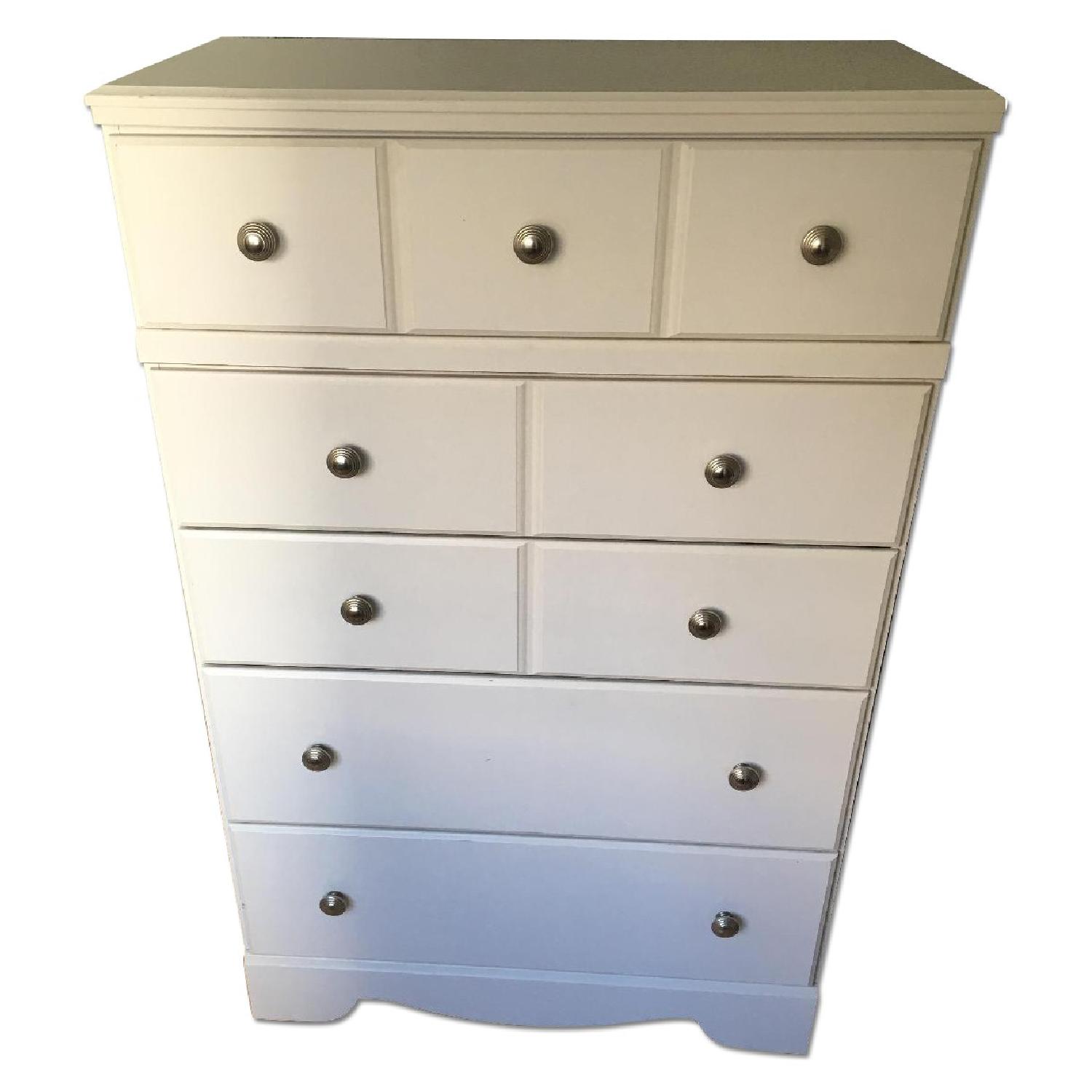 Jennifer Convertibles 5 Drawer Dresser - AptDeco