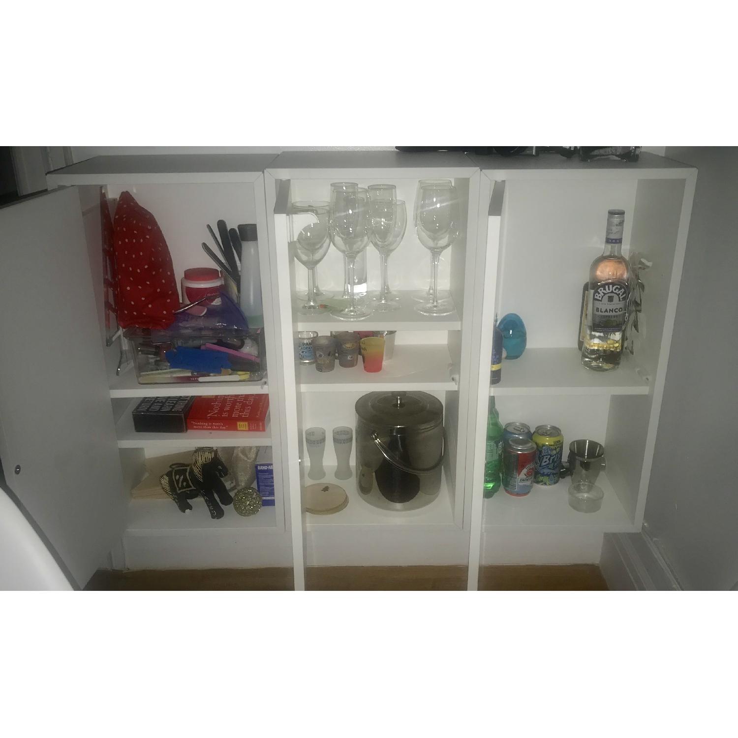 Eket with glass door store