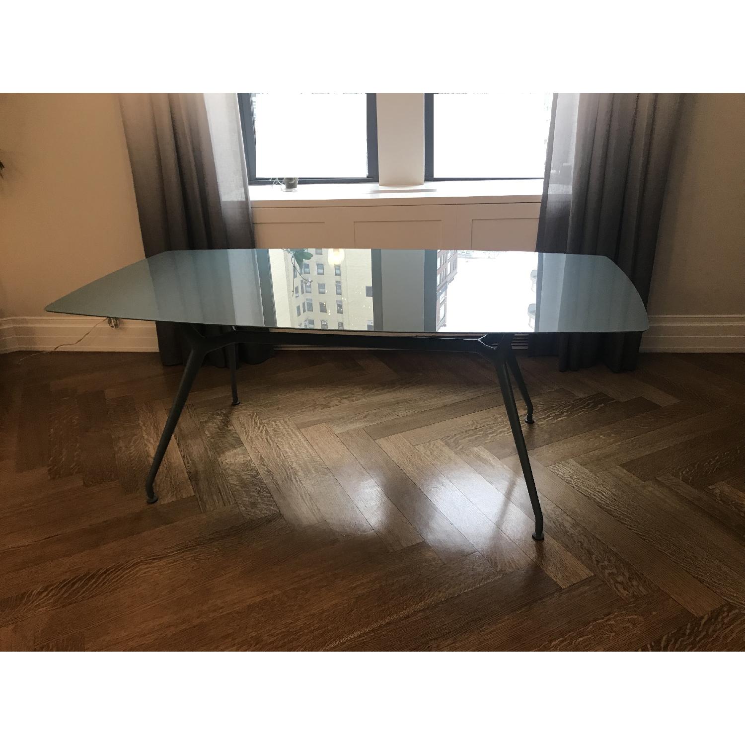 Rimadesio Manta Dining Table - AptDeco