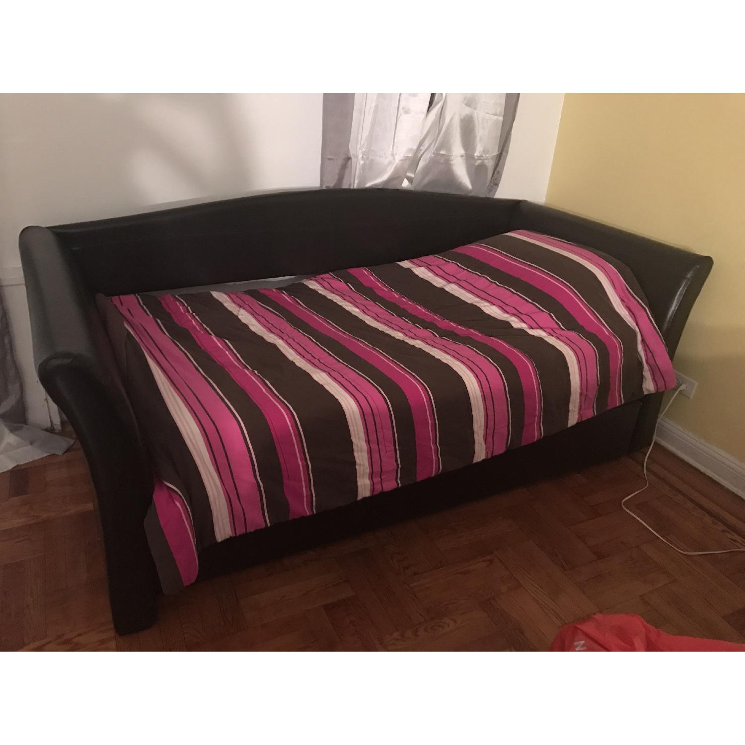 Bob's Montgomery Daybed - AptDeco