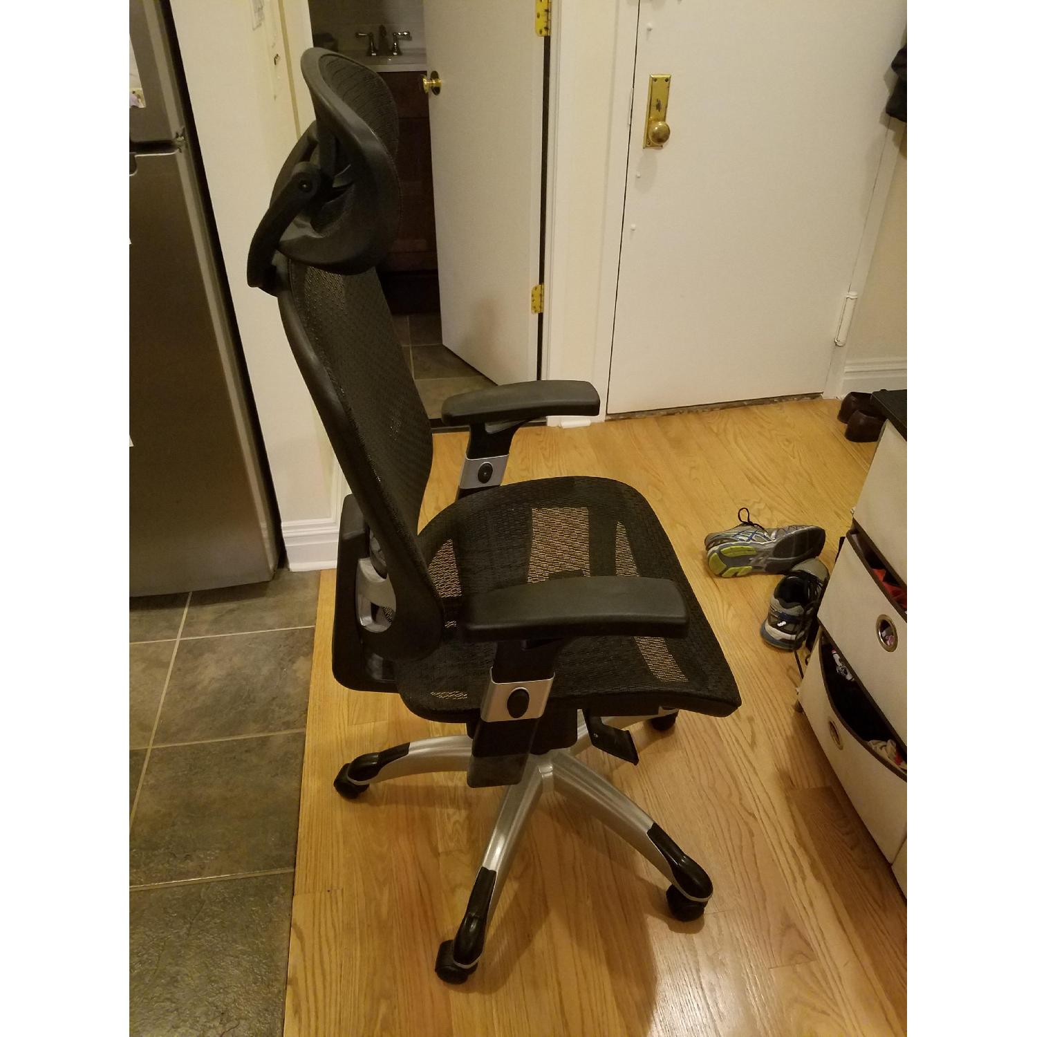 Staples Hyken Office Desk Chair - AptDeco
