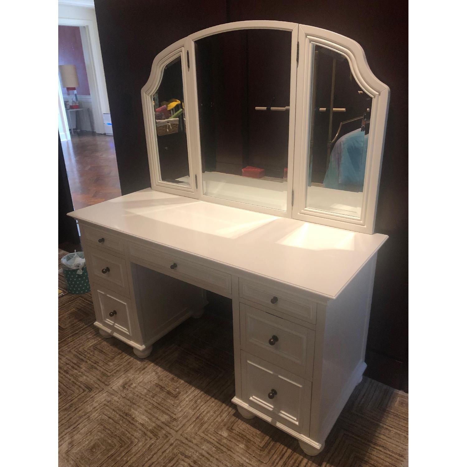 Pottery Barn Teen Chelsea Vanity - AptDeco