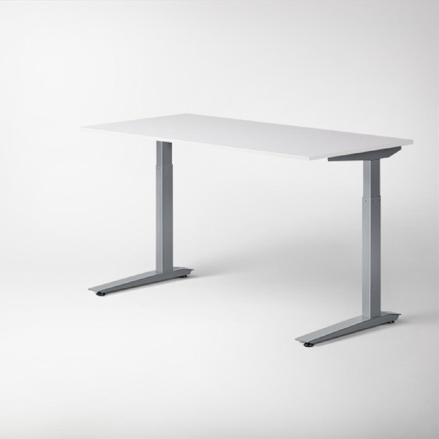 Fully Jarvis Electric Adjustable Standing Desk - AptDeco