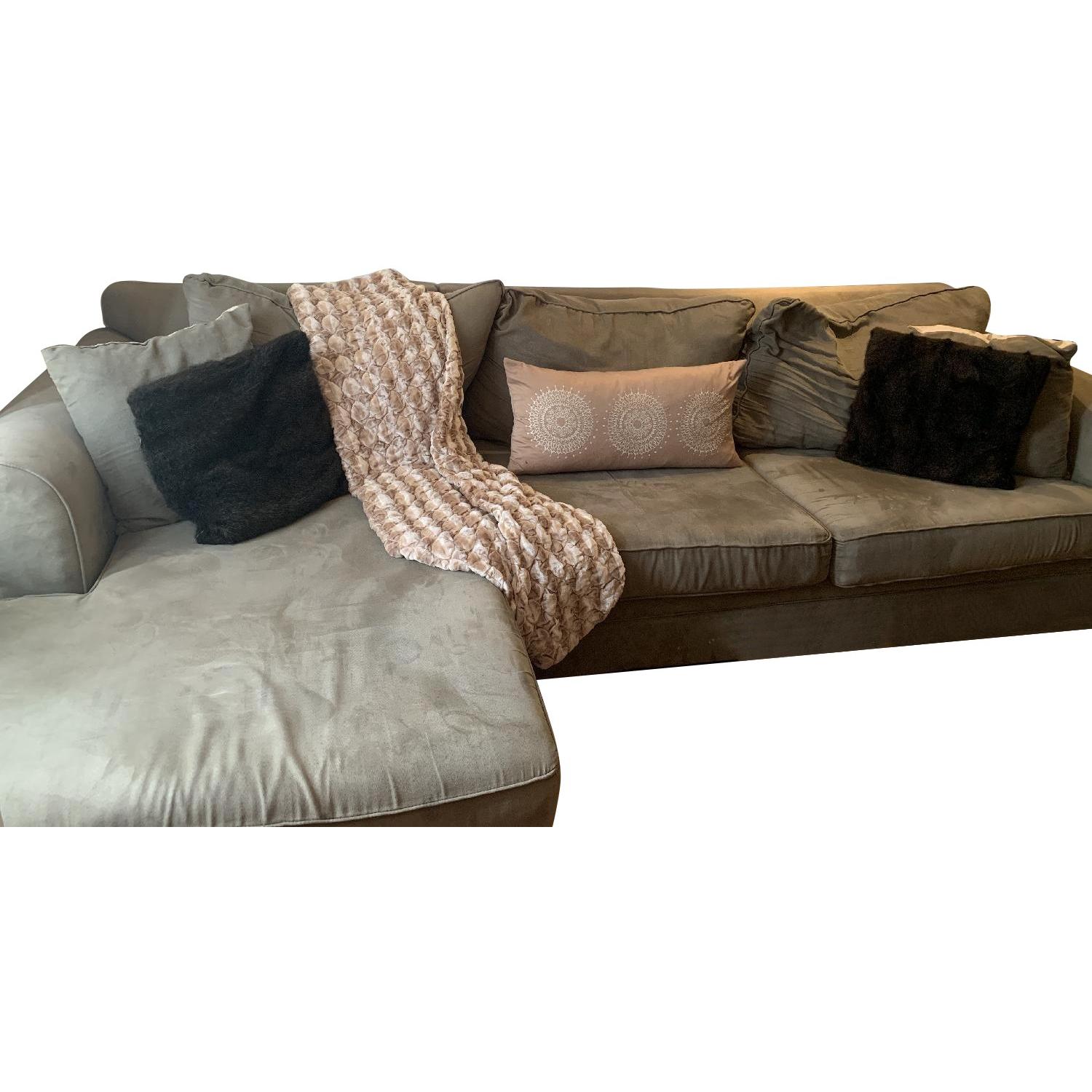 Bob's Sage Green Sectional Sofa - AptDeco