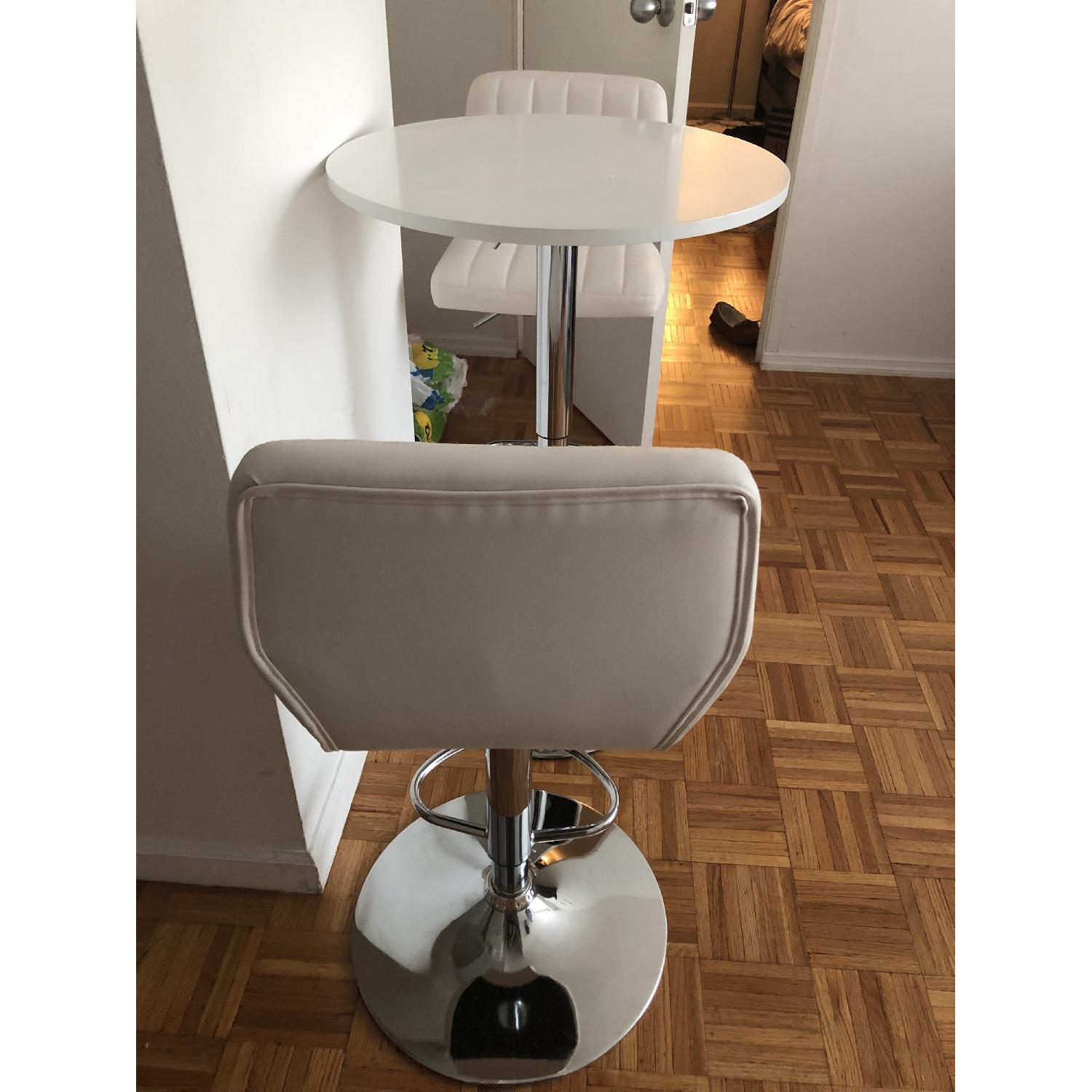 Hightop Table w/ 2 Stools - AptDeco