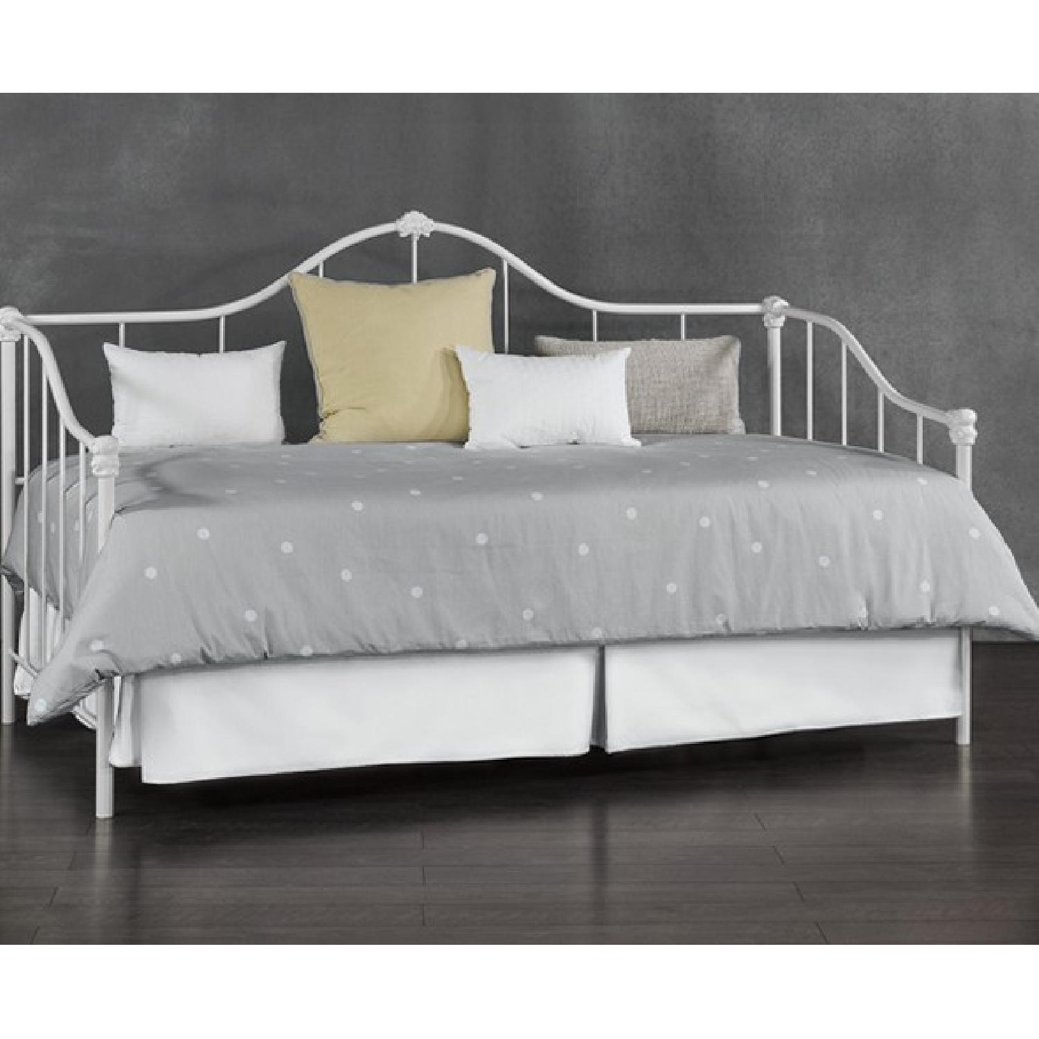 Wesley Allen Saratoga Daybed w/ Pop-Up Trundle - AptDeco