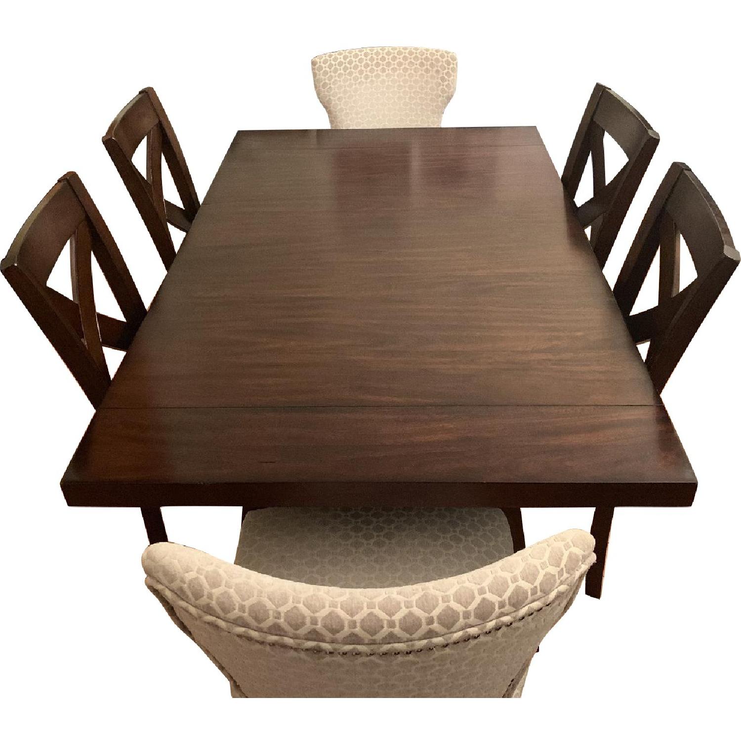 Wood Expandable Dining Table w/ 6 Chairs - AptDeco