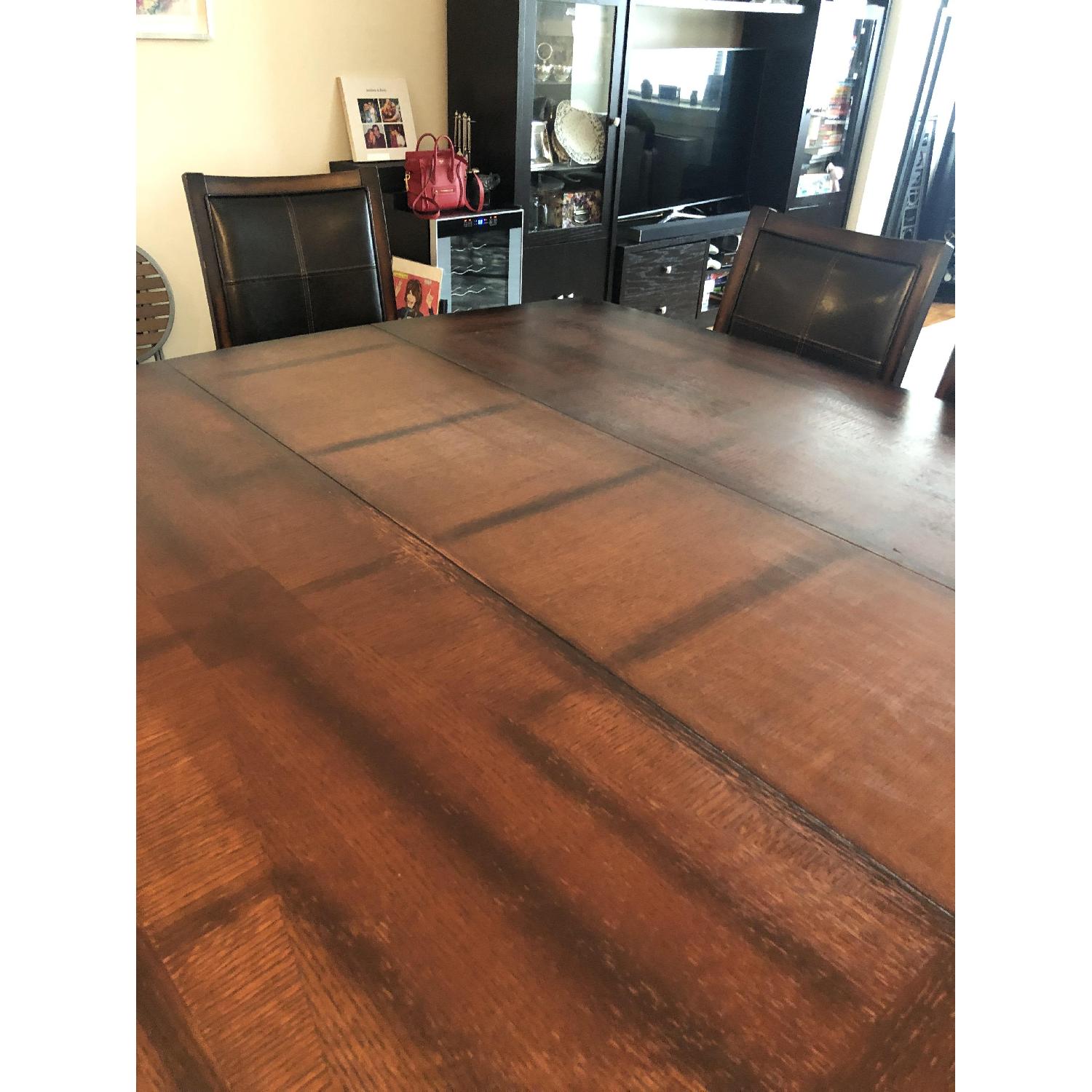 Raymour & Flanigan Amber Tall Expandable Table w/ 4 Stools - AptDeco