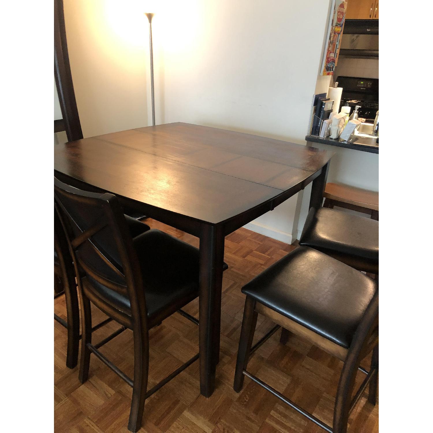 Raymour & Flanigan Amber Tall Expandable Table w/ 4 Stools - AptDeco