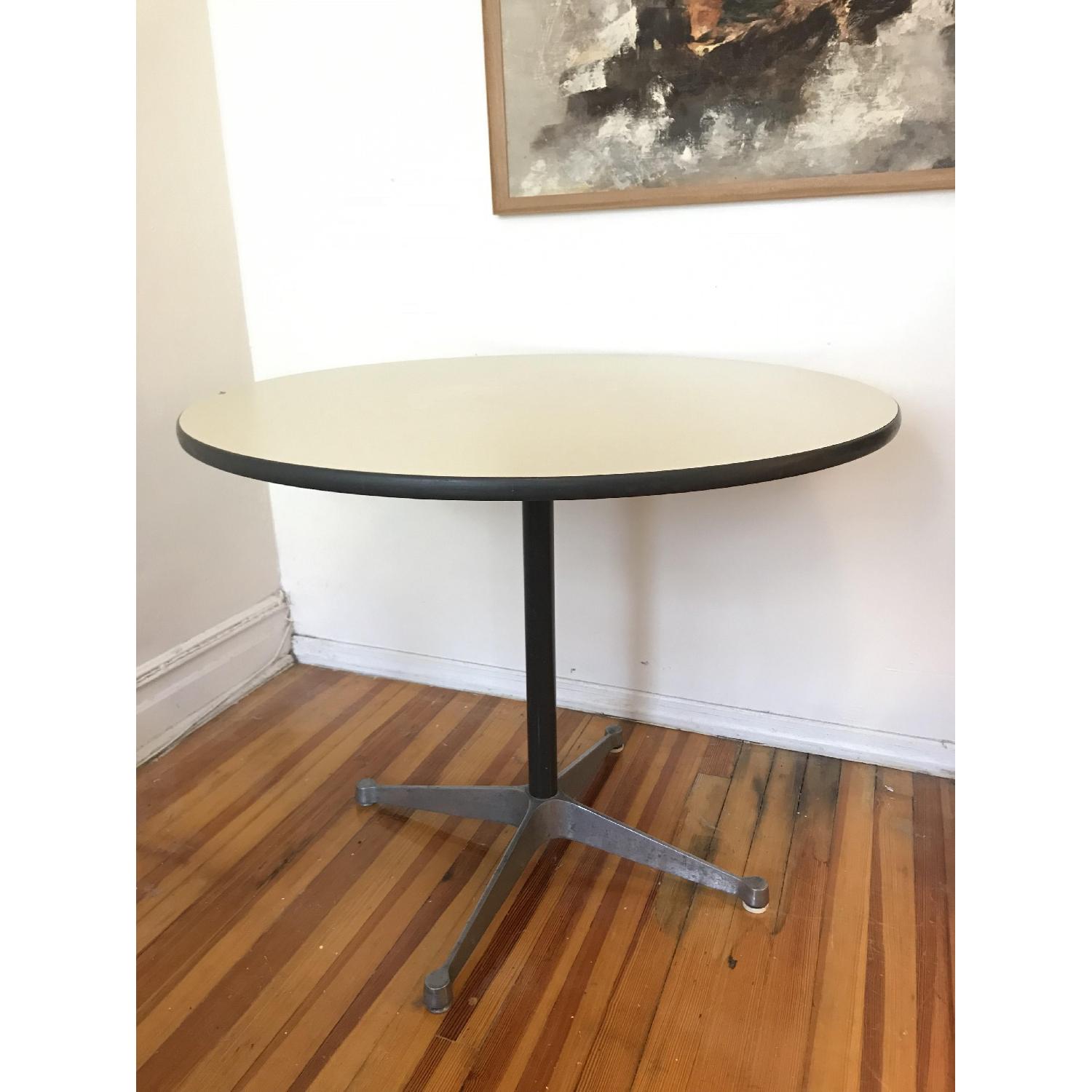 Vintage 1978 Herman Miller Round Table - AptDeco