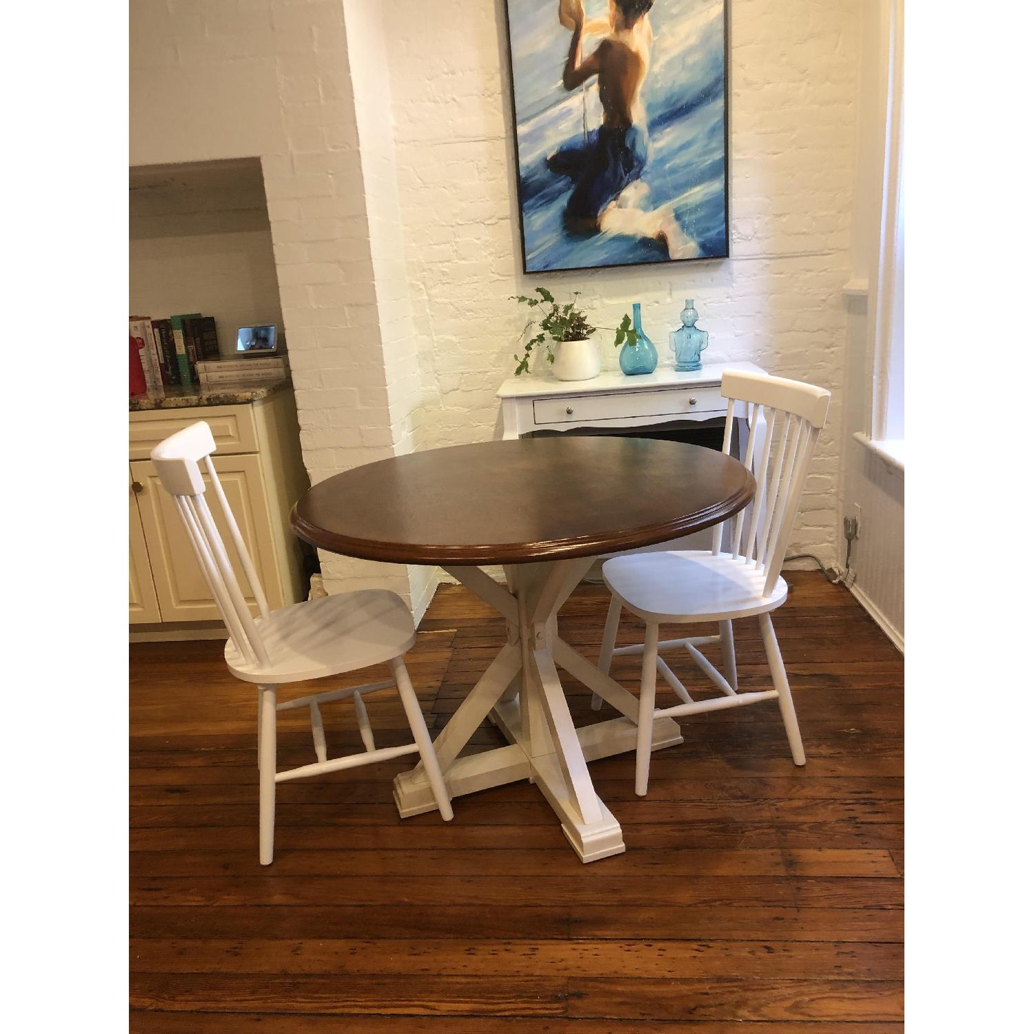 Gorgeous Round Dining Table - AptDeco
