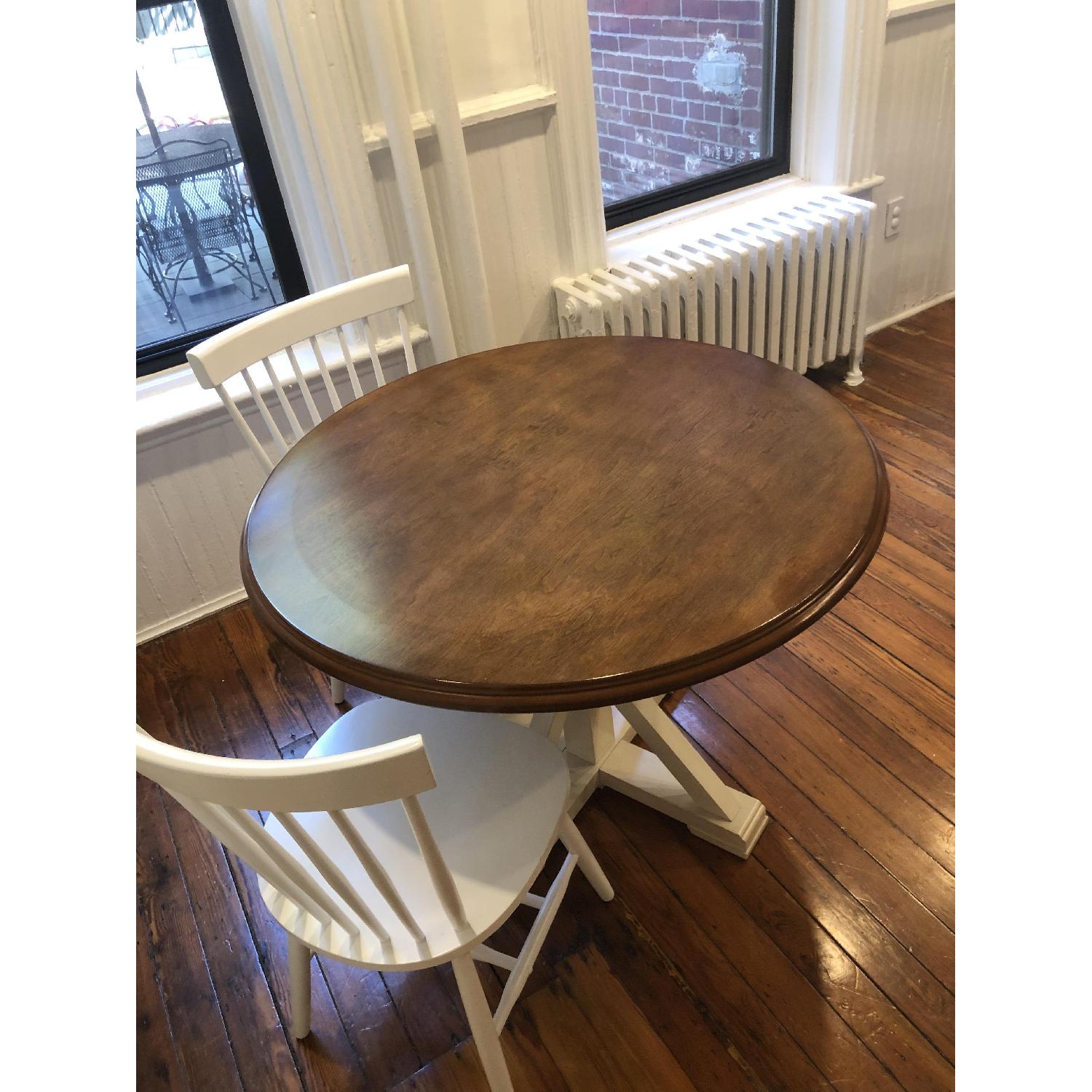 Gorgeous Round Dining Table - AptDeco